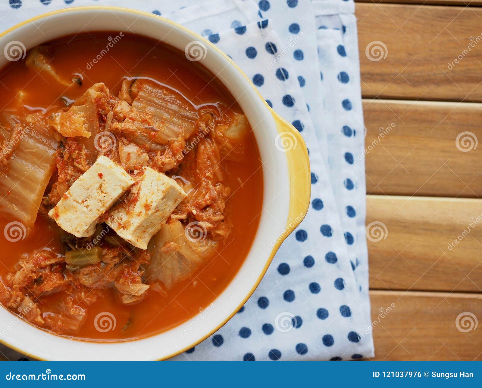Guisado Coreano De Kimchi De La Comida, Kimchi-jjigae Foto de archivo ...