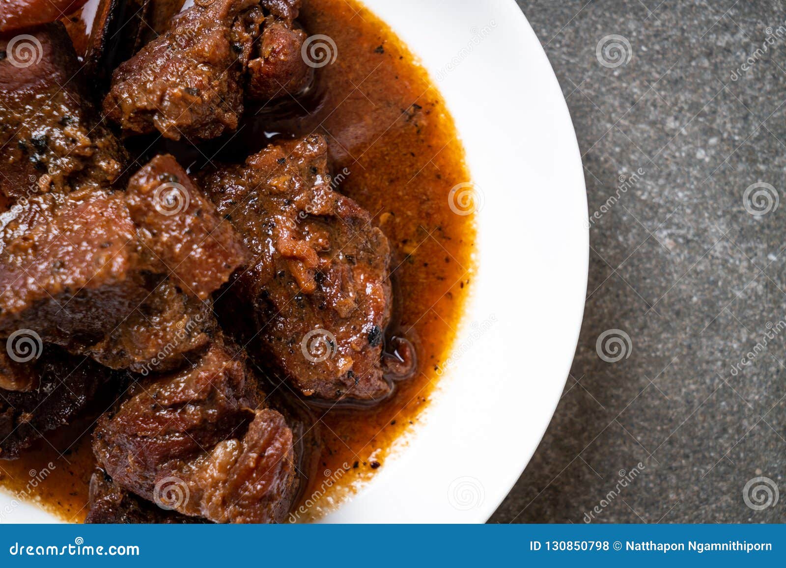 Guisado Del Cerdo Con La Hierba Foto de archivo - Imagen de pimienta ...
