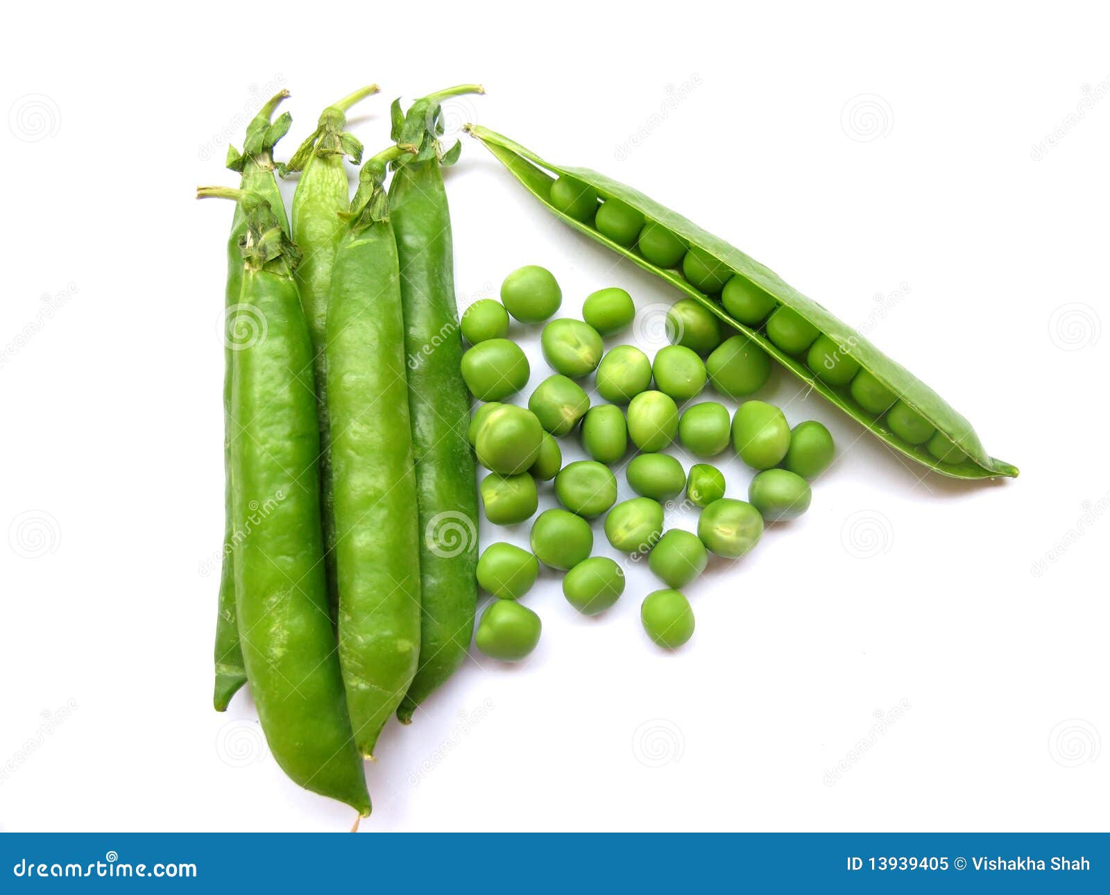 Guisantes verdes aislados imagen de archivo. Imagen de material - 13939405