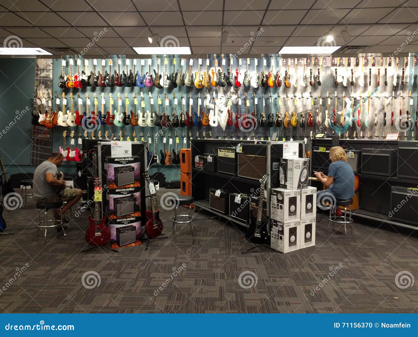 Guitar store editorial image. Image of guitar, store - 71156370