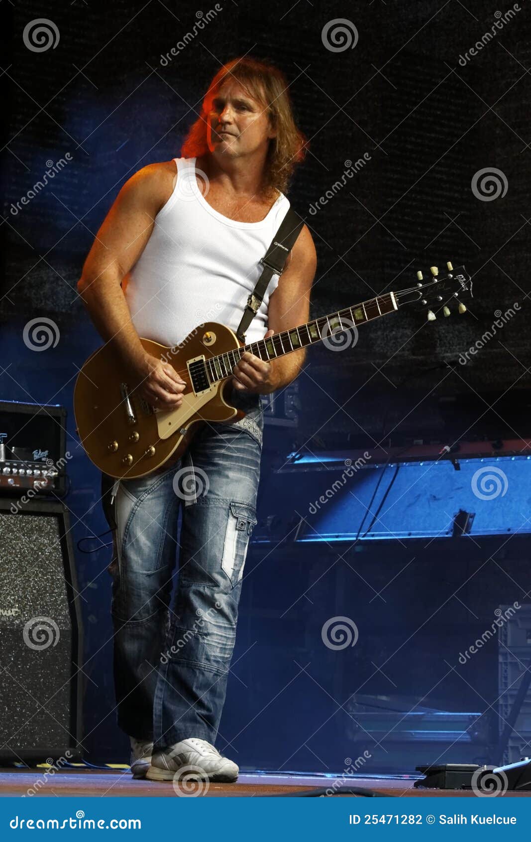 Guitarist McConnell editorial photography. Image of live - 25471282