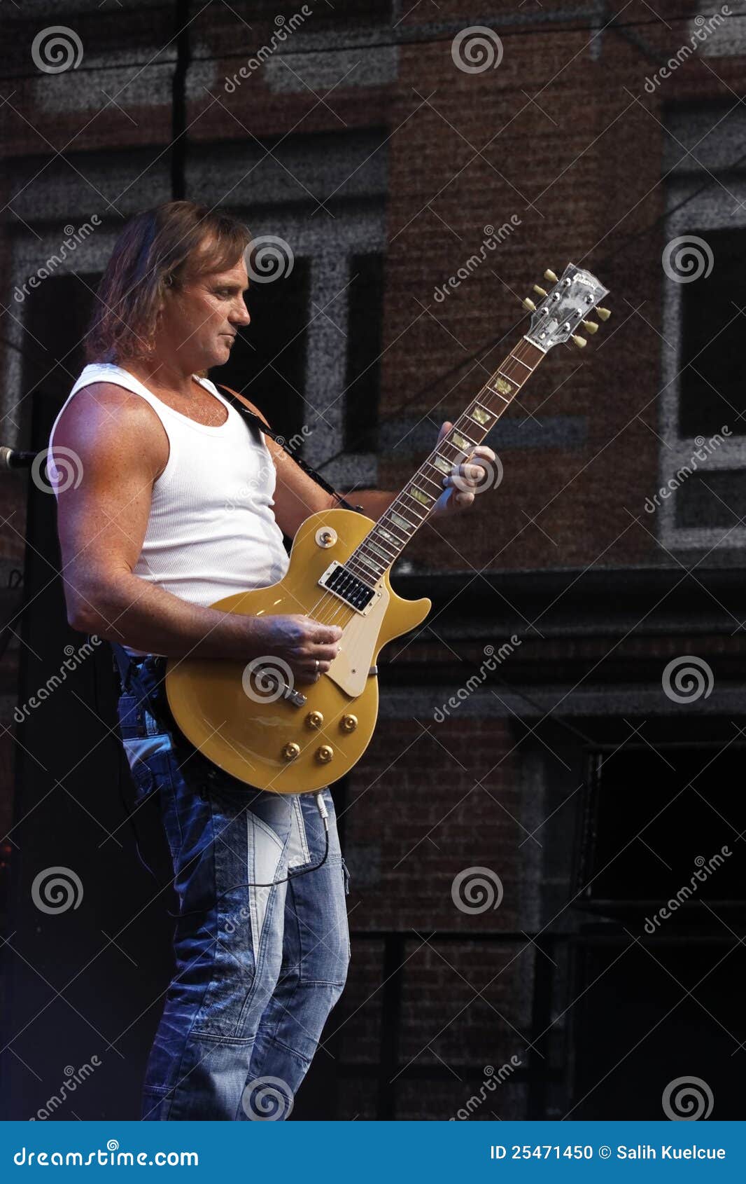 Guitarist McConnell editorial image. Image of mcconnell - 25471450