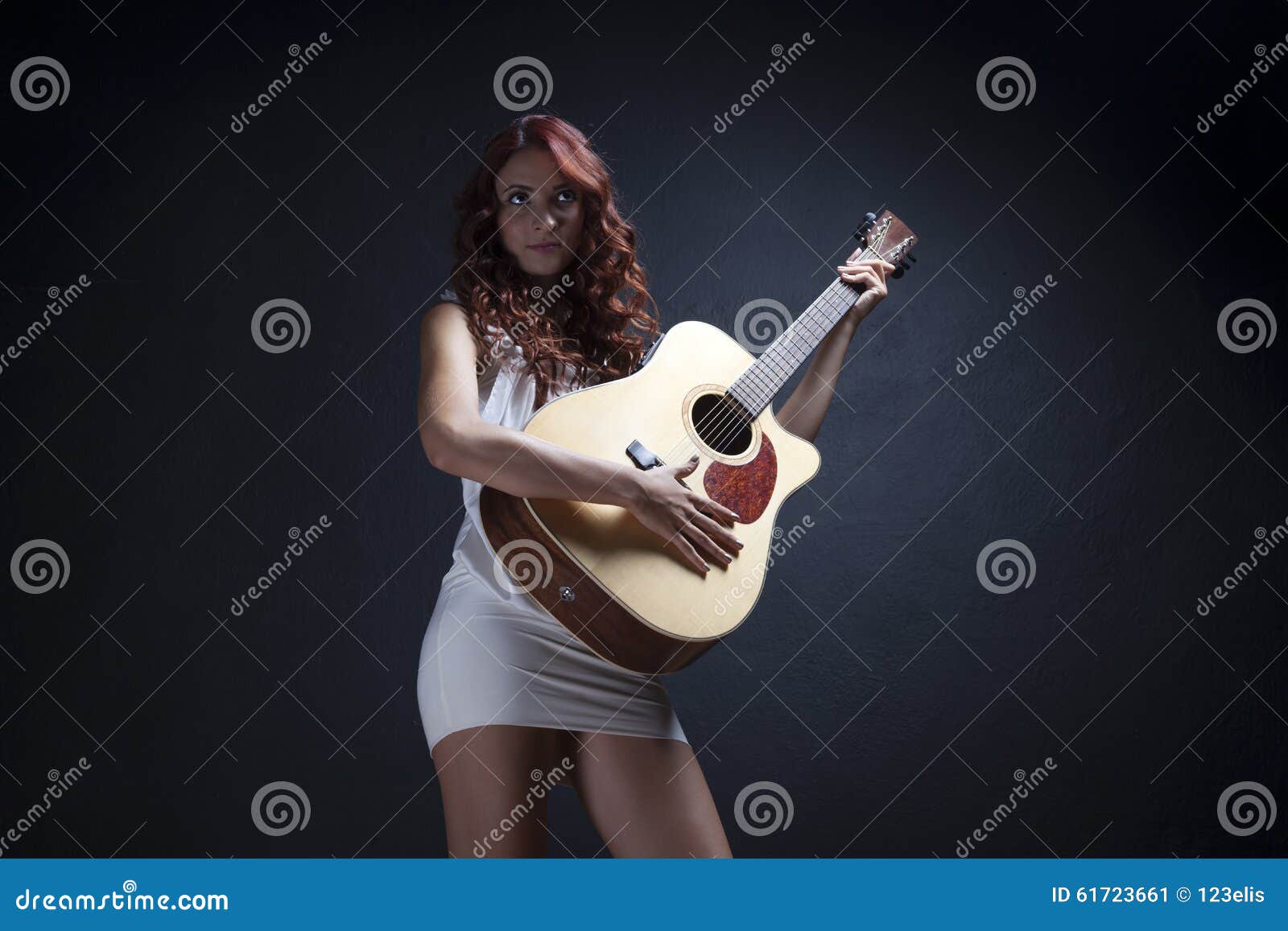 Guitariste Sexy Woman Image Stock Image Du Mini Acoustique 61723661