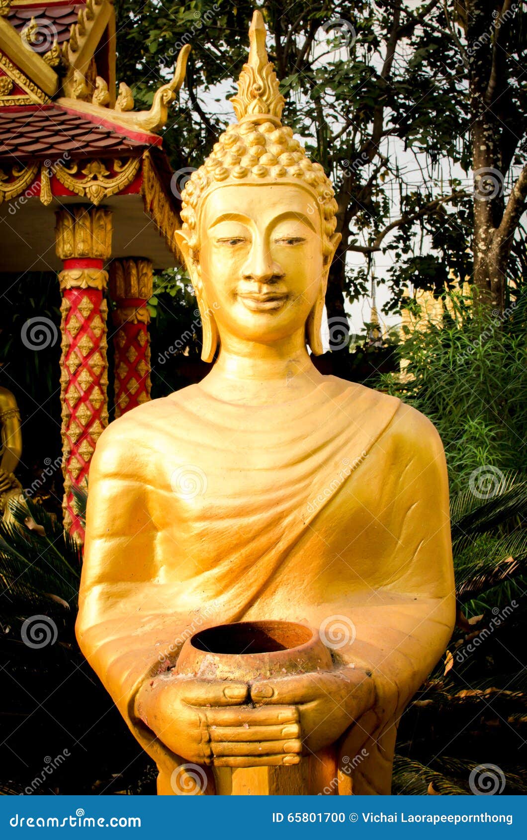 Guld- Buddha Staty I Vientiane, Laos Arkivfoto - Bild av konst ...