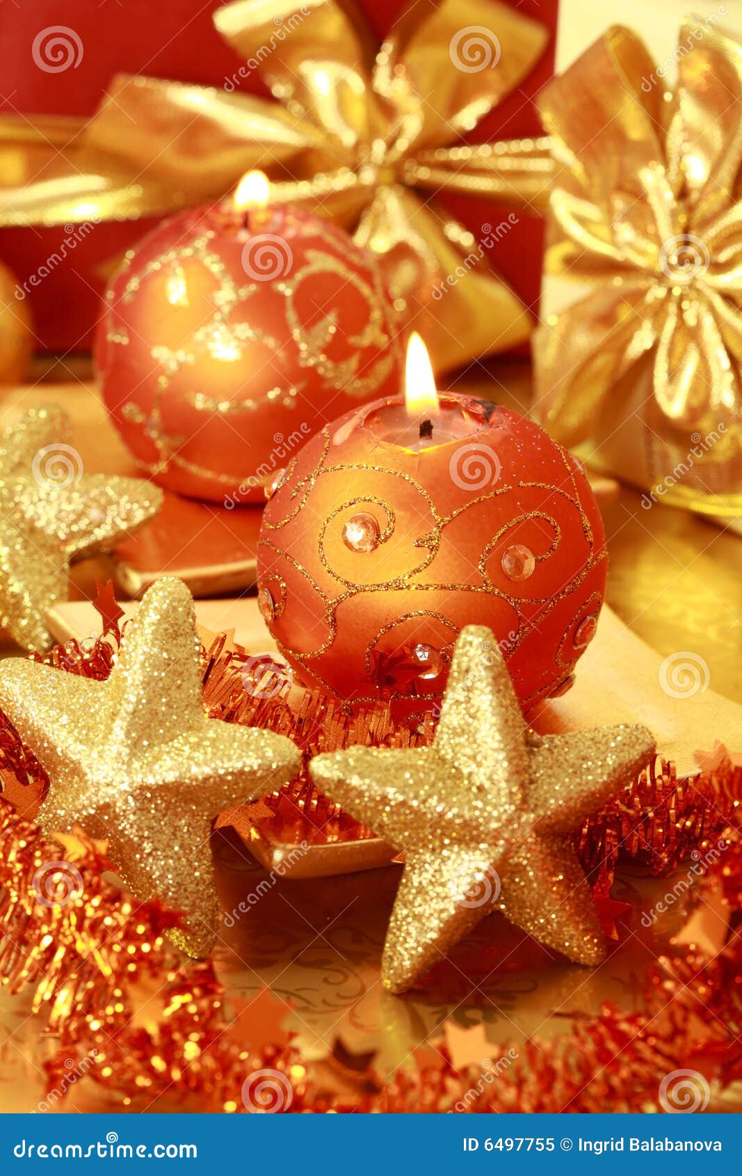 Guld- jul fotografering för bildbyråer. Bild av aktuell - 6497755
