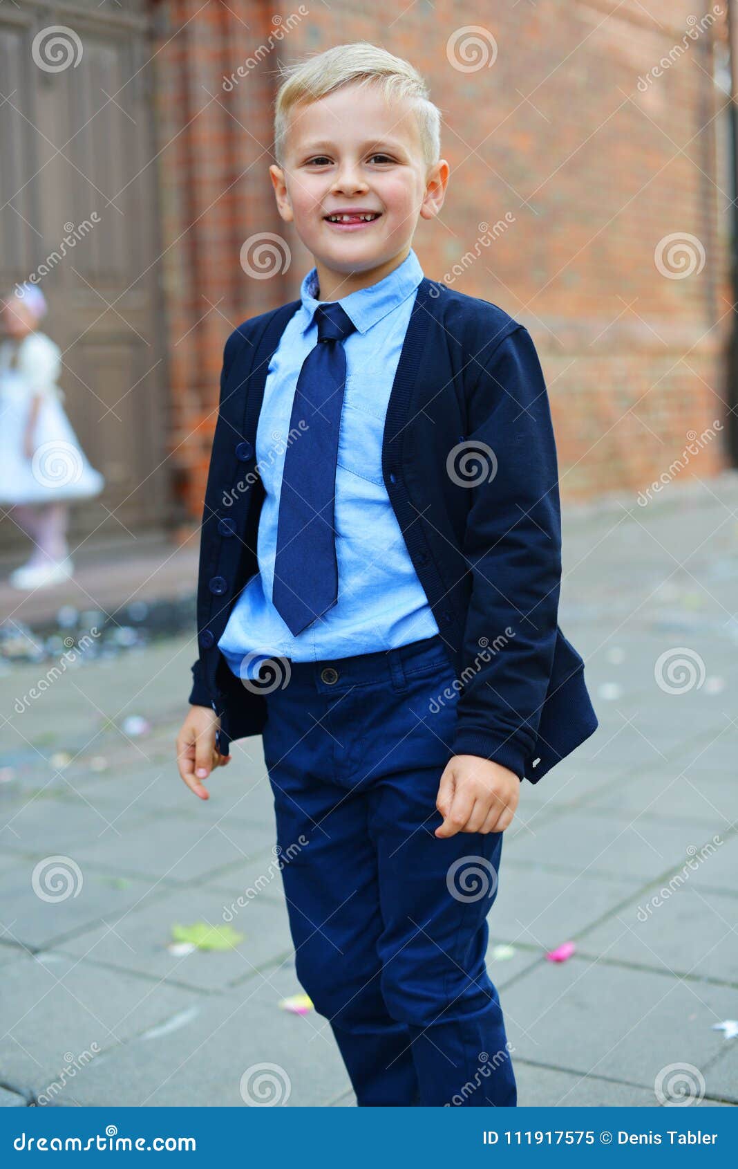 Gullig pojke fotografering för bildbyråer. Bild av gulligt - 111917575