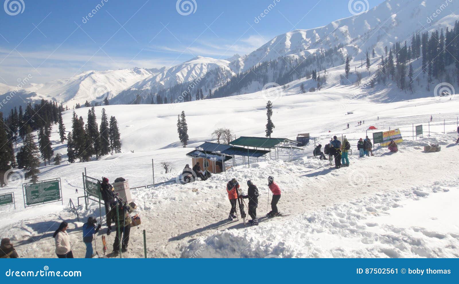 Gulmarg editorial photo. Image of skying, gulmarg, snow - 87502561