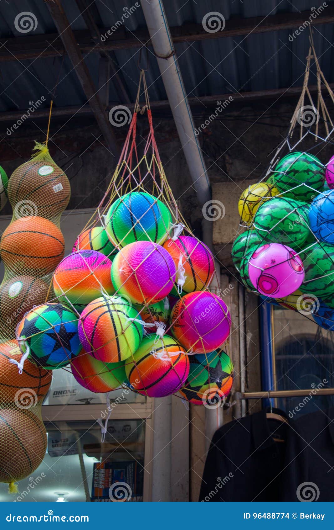 Gummiball Der Verschiedenen Farbe Stockfoto - Bild von aufblasbar ...