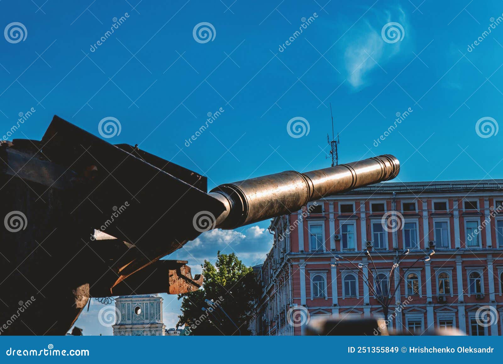 Gun Barrel of a Wrecked Tank Aimed at the Square in Kyiv Stock Image ...