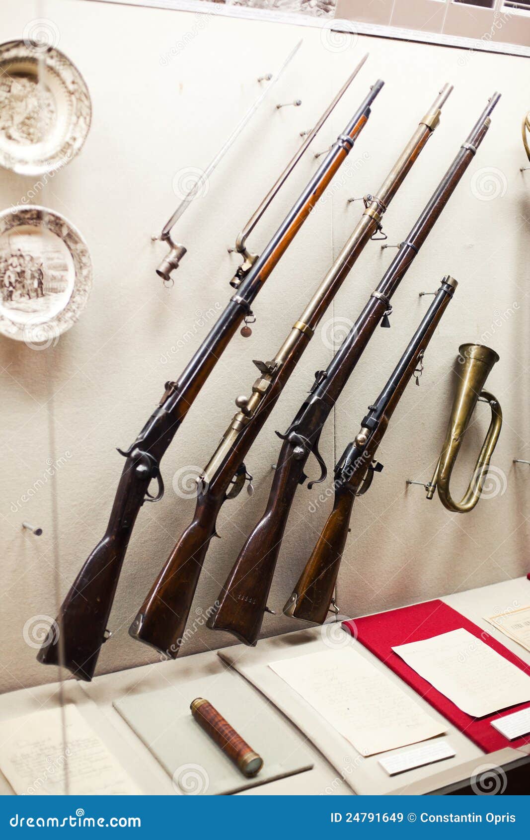 Guns on display editorial stock image. Image of weapon - 24791649