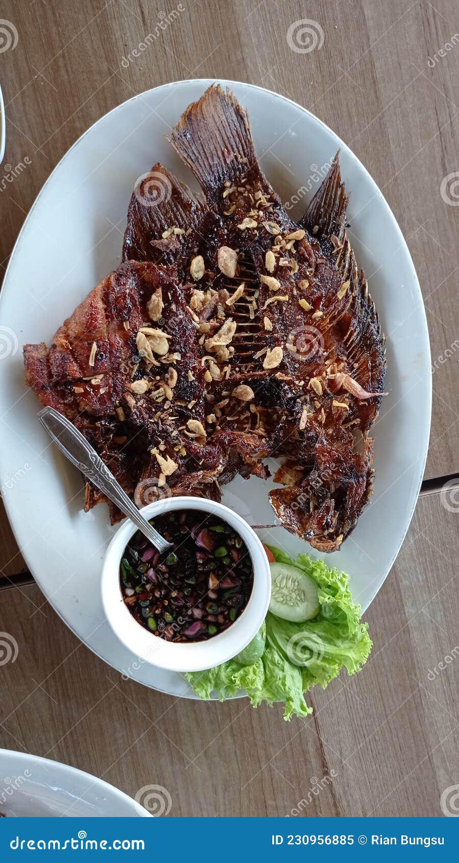 Gurame De Ikan Tradicional De Comida Indonesia Imagen de archivo ...