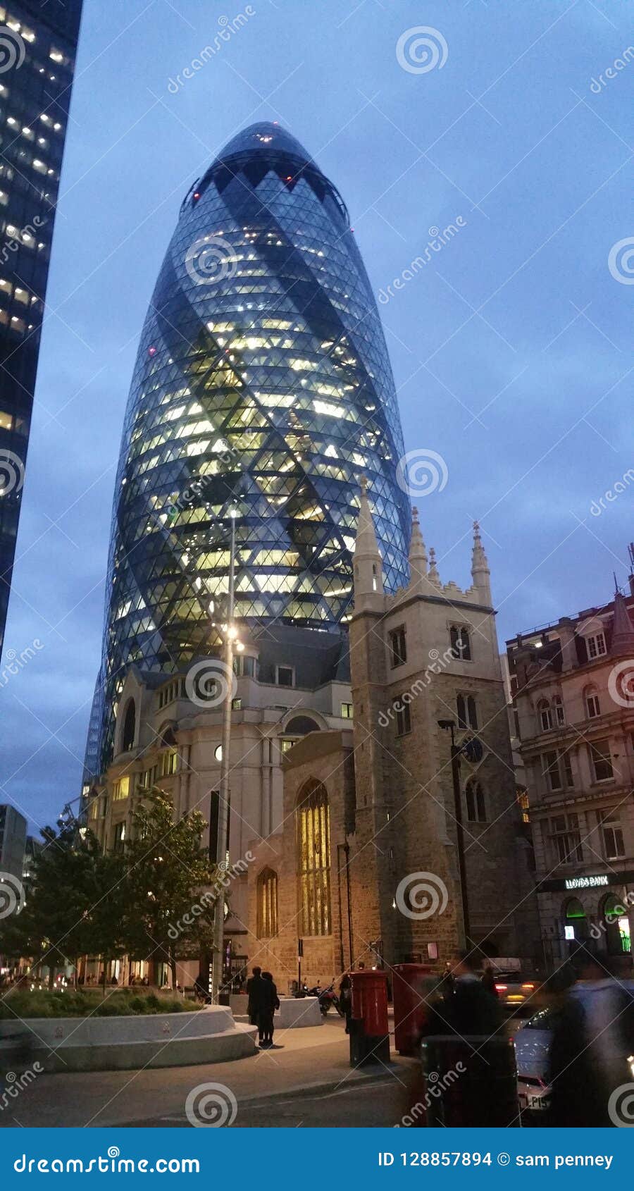 Gurkin building london editorial stock image. Image of night - 128857894