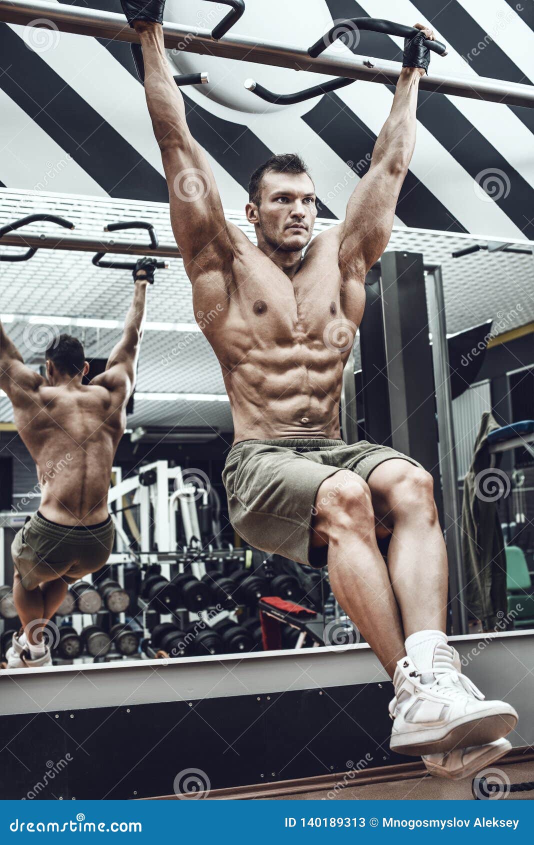 Guy Bodybuilder Do Chin-ups Stock Image - Image of athletic ...