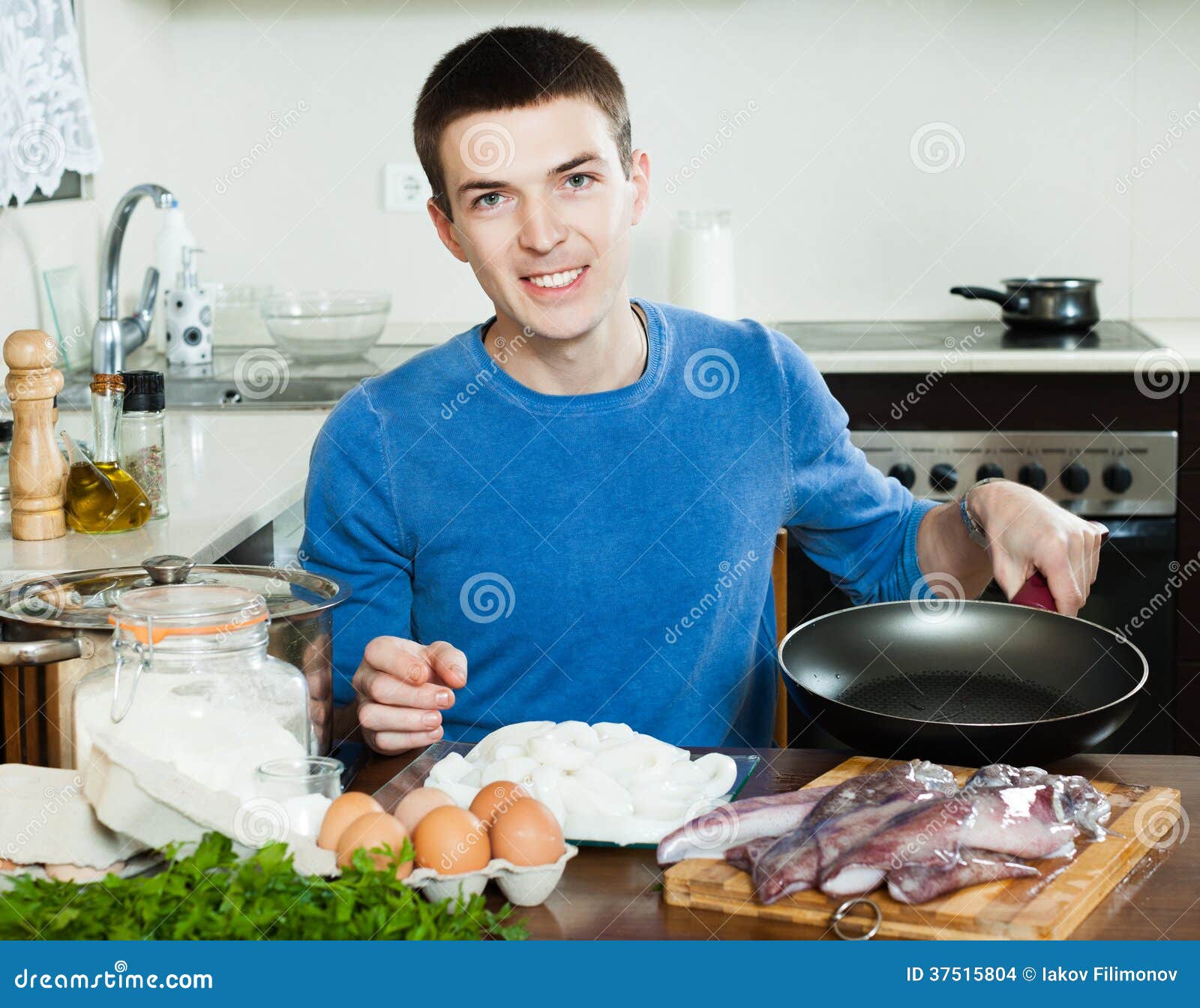 Guy cooking stock photo. Image of preparation, kalmar - 37515804