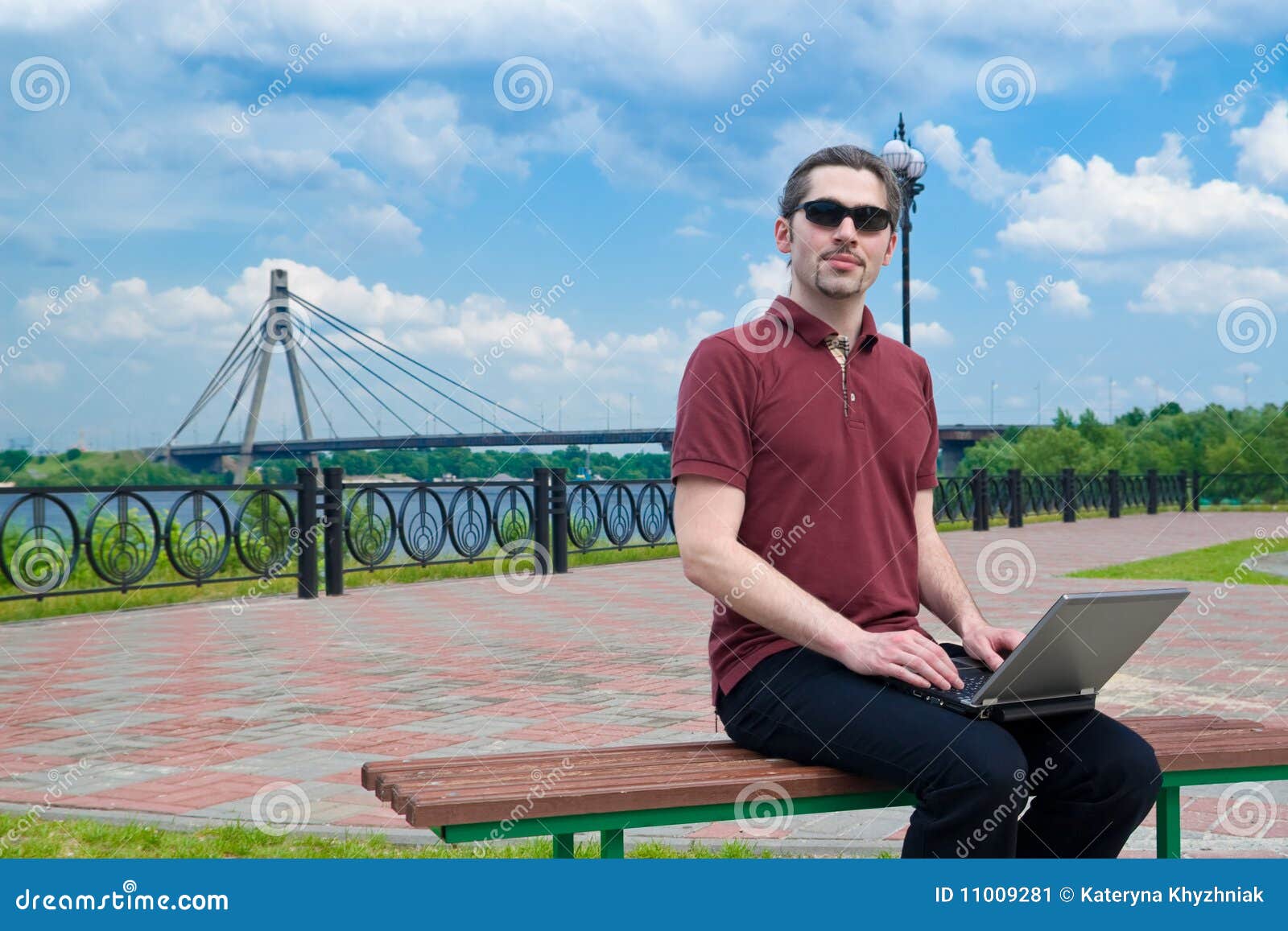 Guy with Laptop in the Park Stock Image - Image of hands, sitting: 11009281
