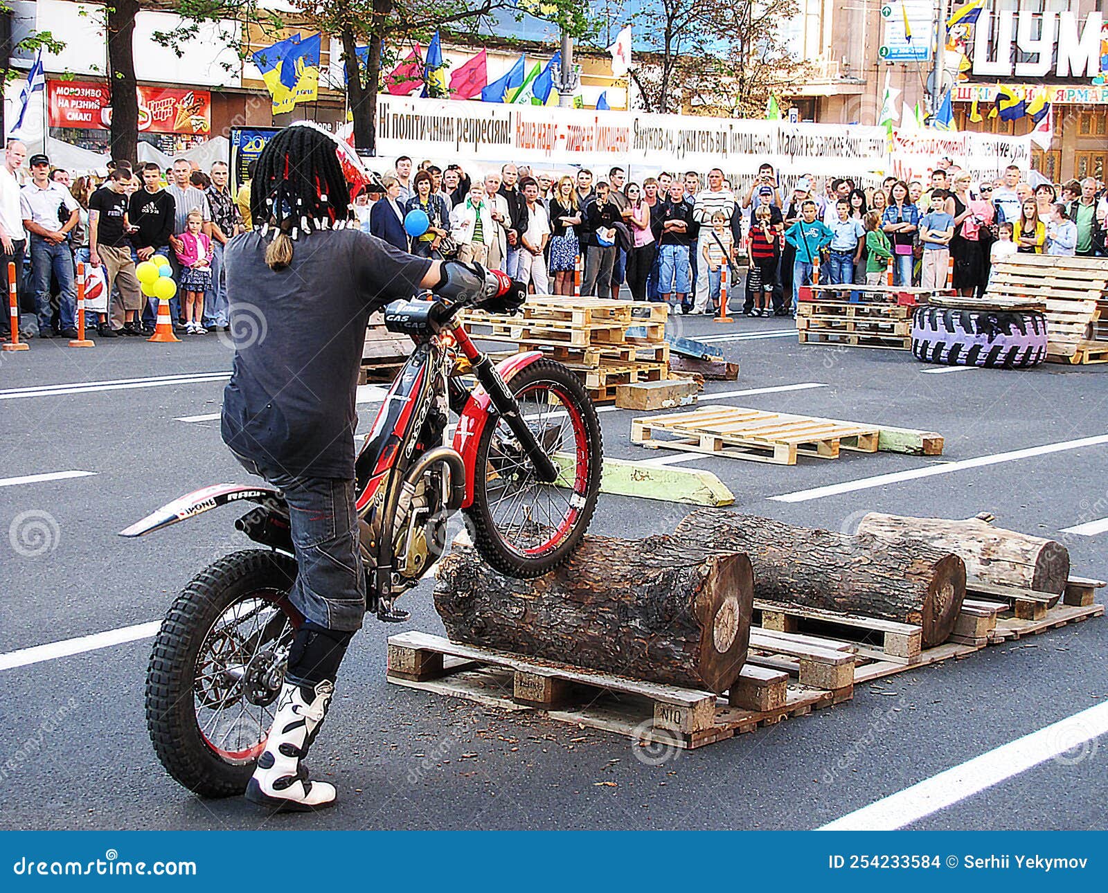 The Guy on the Motorcycle Shows Tricks Editorial Stock Image - Image of ...
