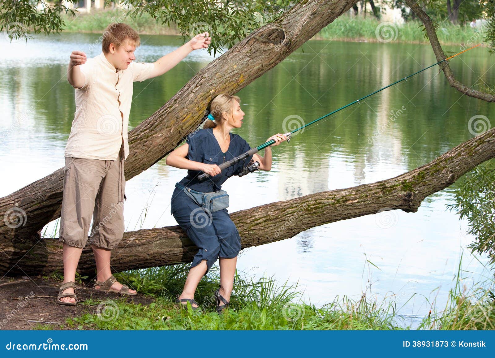 The Guy Shows the Size of Fish Stock Image - Image of girl, enjoy: 38931873