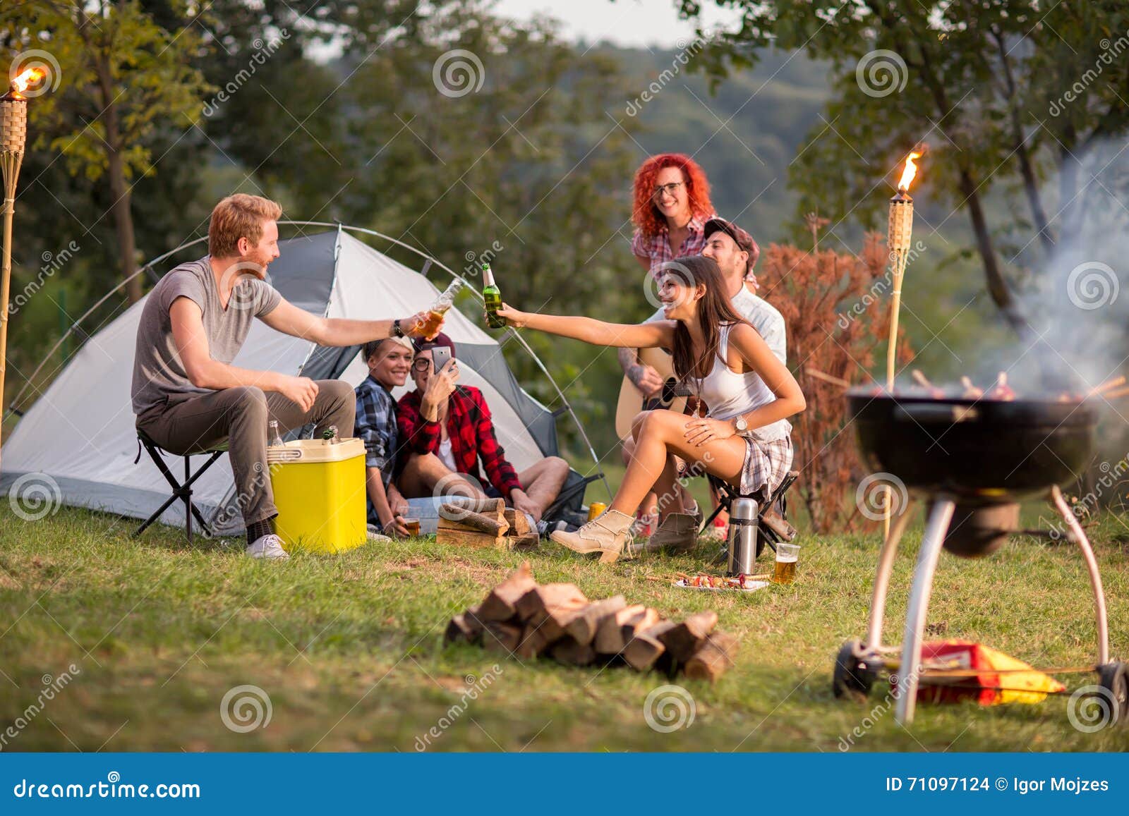 Guys and Lassies Tapping with Bottles and of Beer in Campground Stock ...