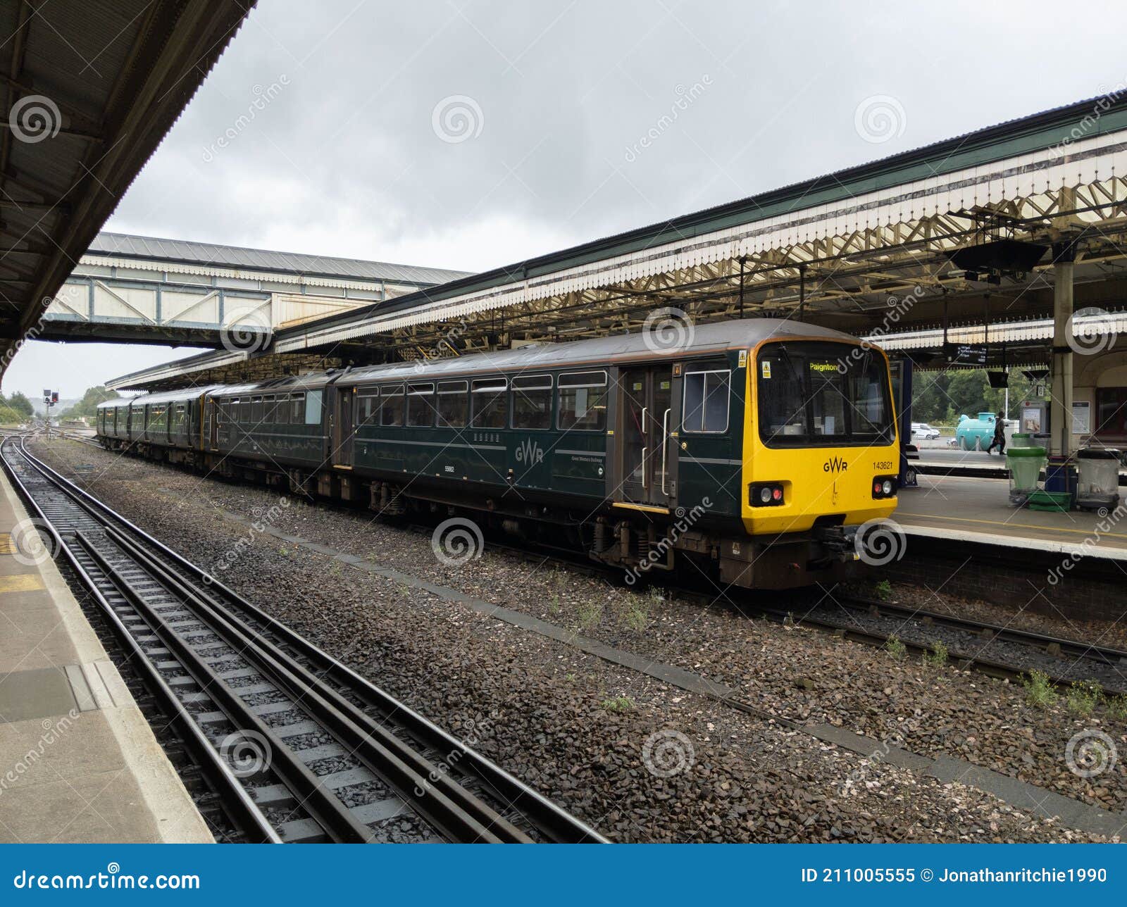 A GWR Train at Exeter St. Davids Railway Station in Devon Editorial ...