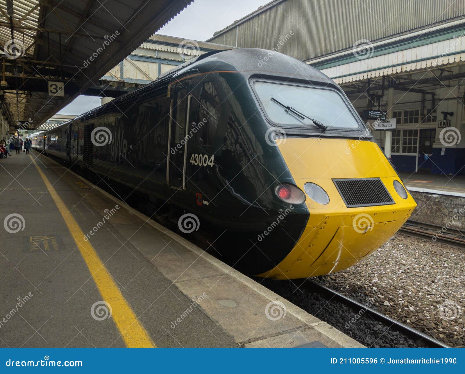A GWR Train at Exeter St. Davids Railway Station in Devon Editorial ...
