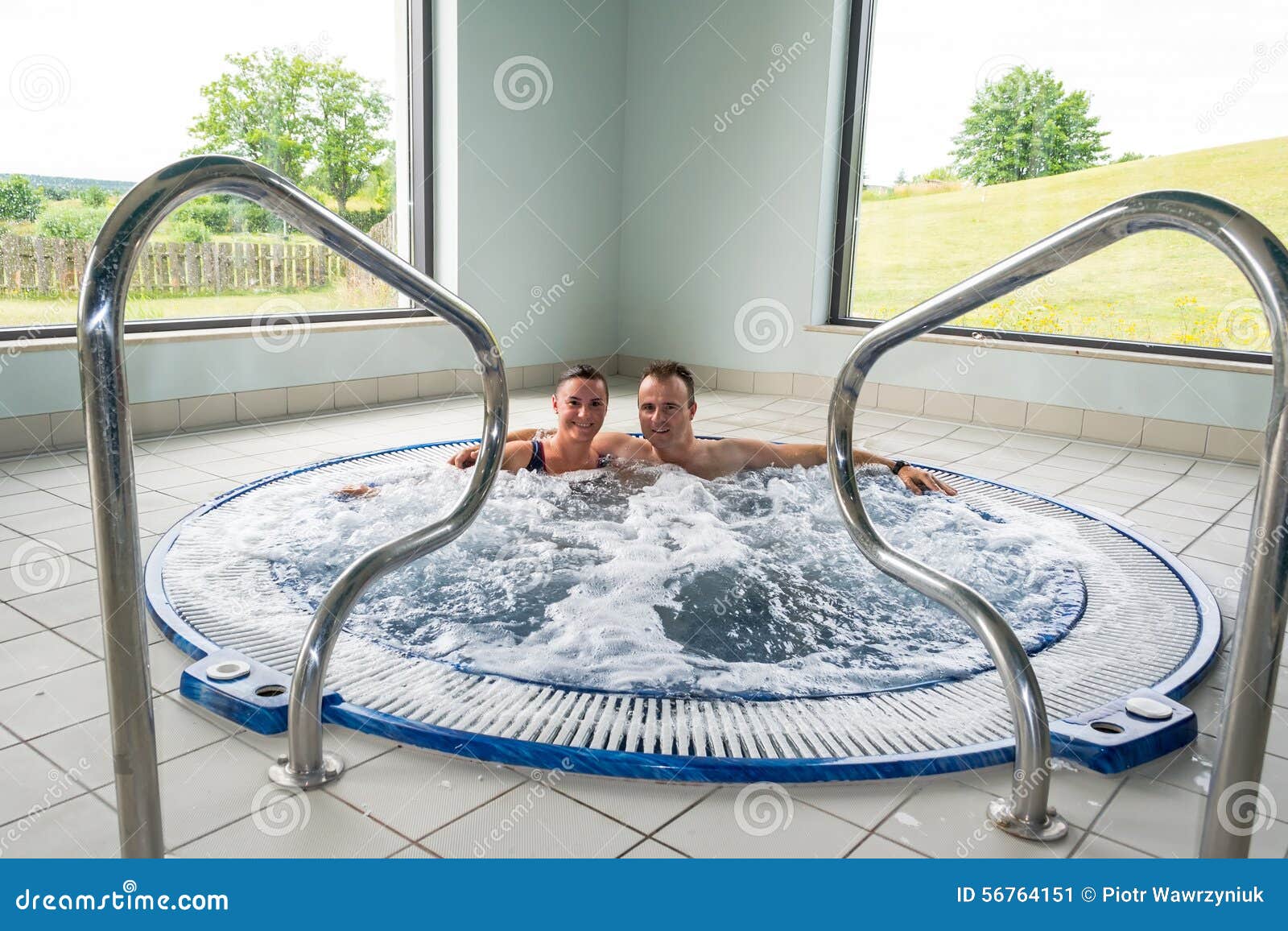 Gyckel I Inomhus Bubbelpool Fotografering för Bildbyråer - Bild av ...