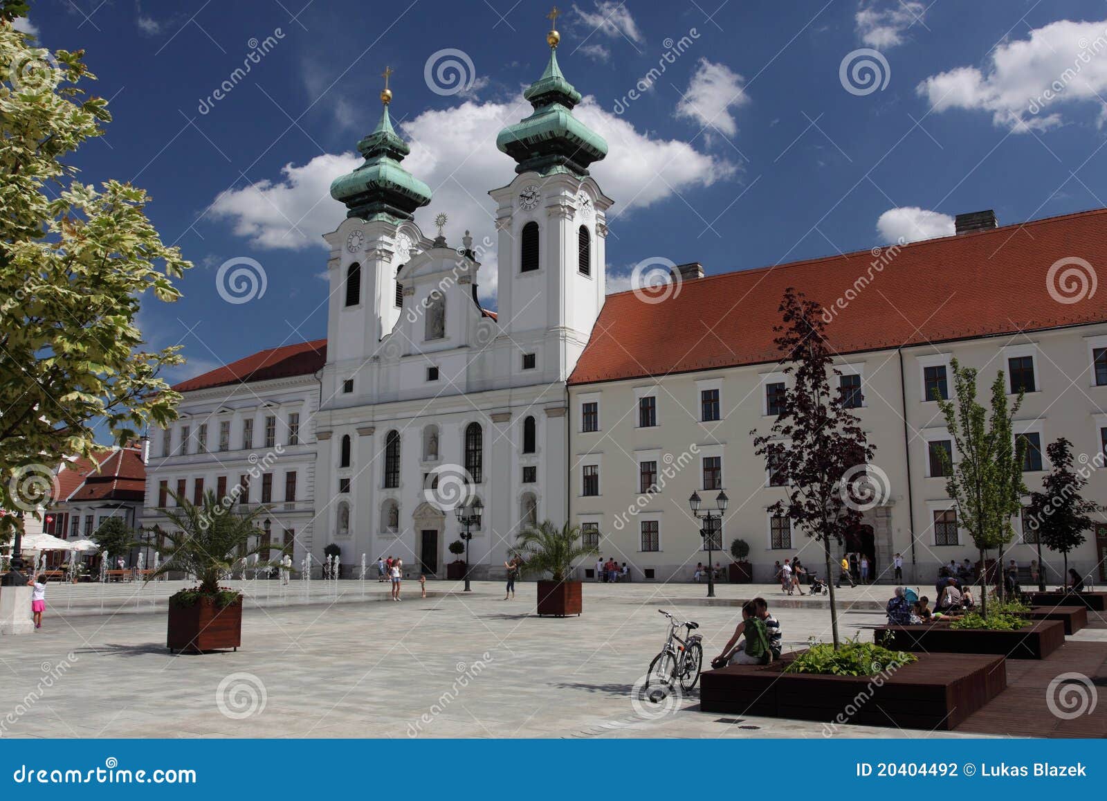 Gyor - main square editorial photography. Image of saint - 20404492