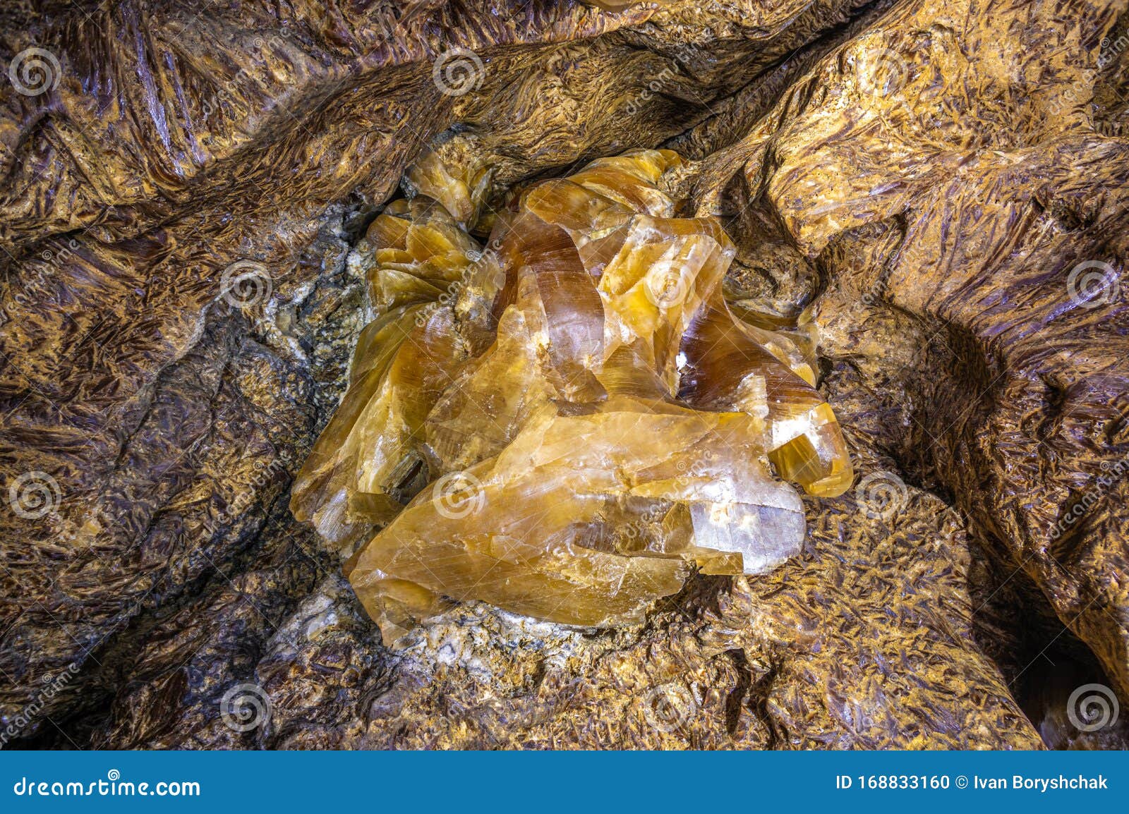 Gypsum Crystal in a Karst Cave Stock Photo - Image of jewelry, angle ...