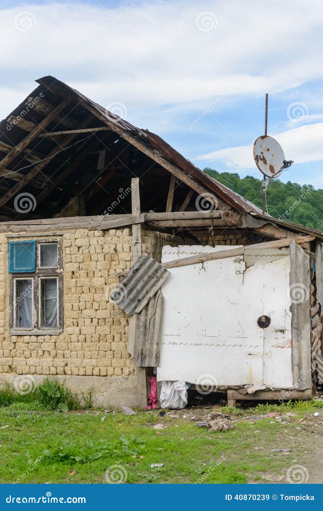 Gypsy village in Ukraine stock image. Image of central - 40870239