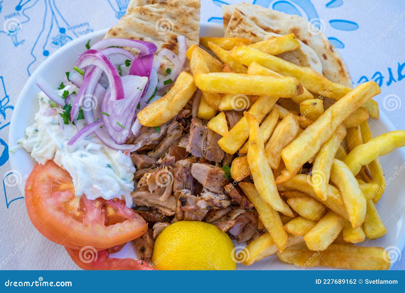 Gyros De Comida Tradicional Griega Foto de archivo - Imagen de grecia ...