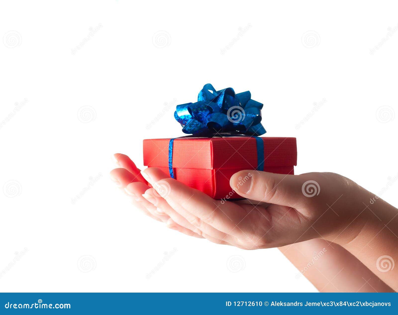 Hände, Die Ein Geschenk Geben Stockfoto - Bild von studio, geburtstag ...