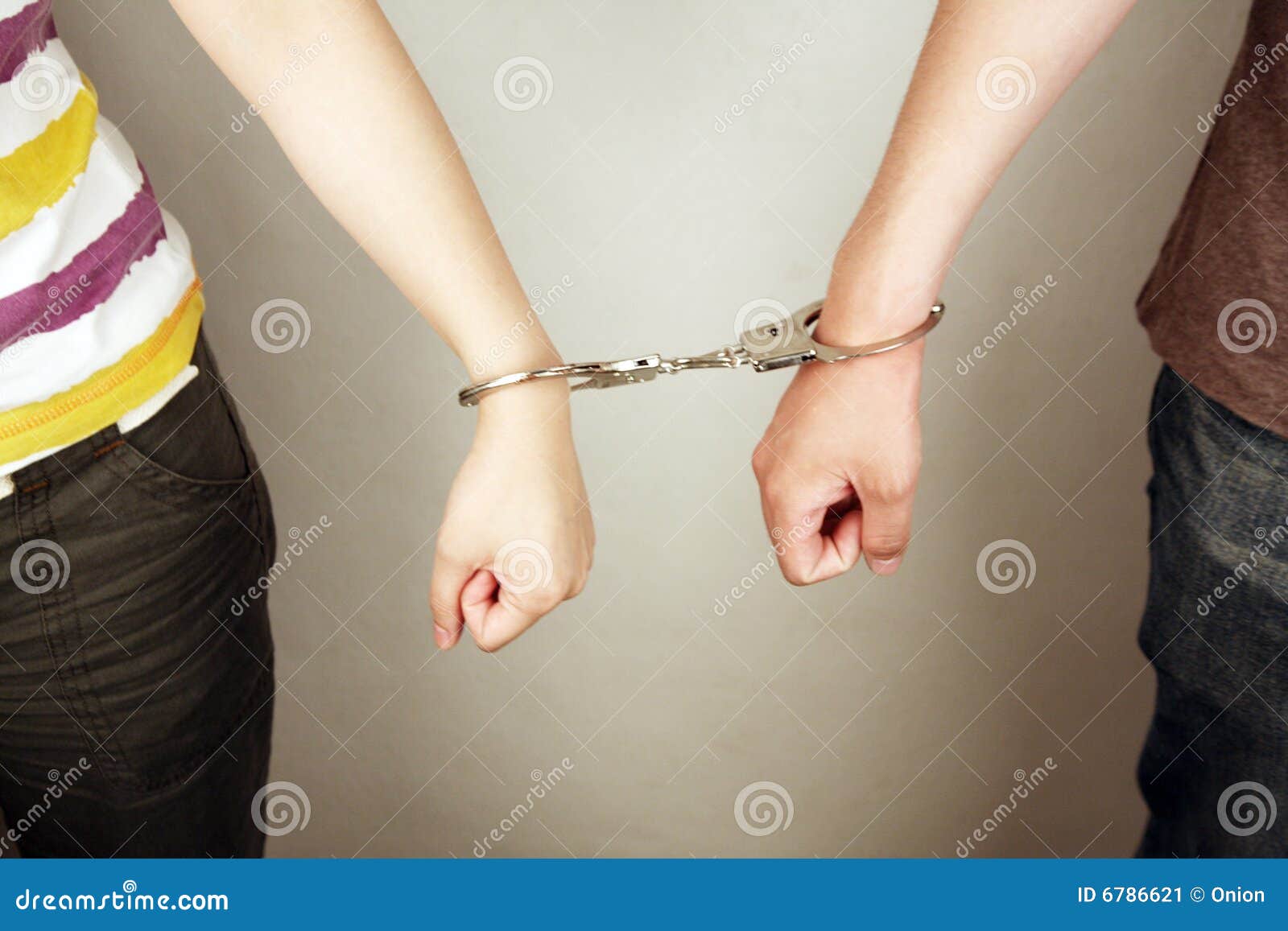 Hände Gesperrt Mit Handschellen Stockbild - Bild von gerechtigkeit ...