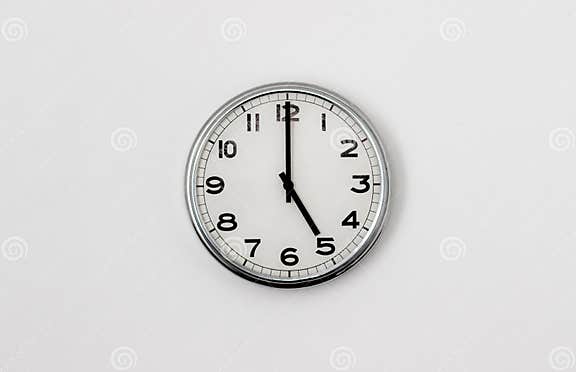 5h00 d'horloge image stock. Image du minute, heure, type - 102068719