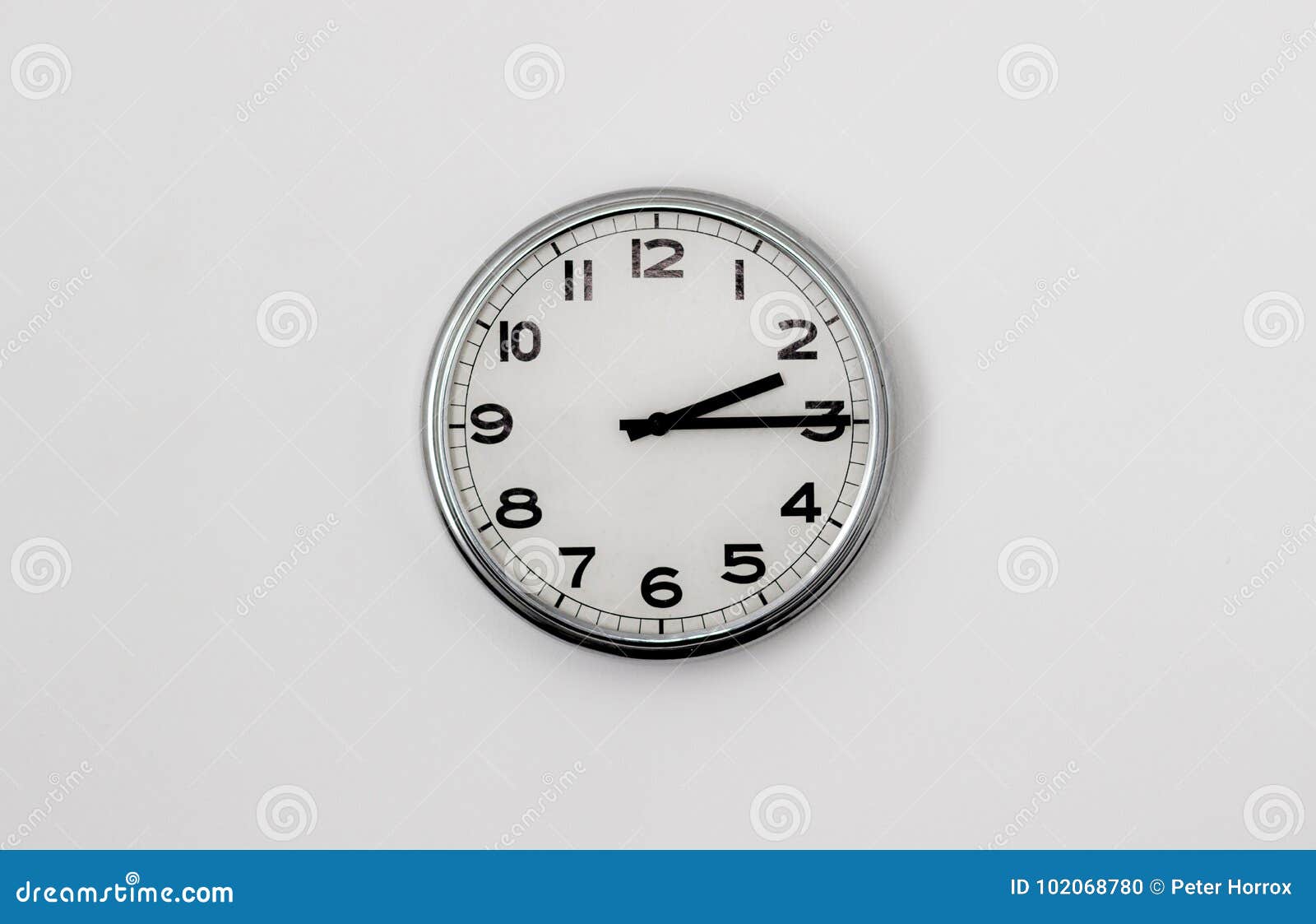 2h15 d'horloge photo stock. Image of cercle, chiffre - 102068780