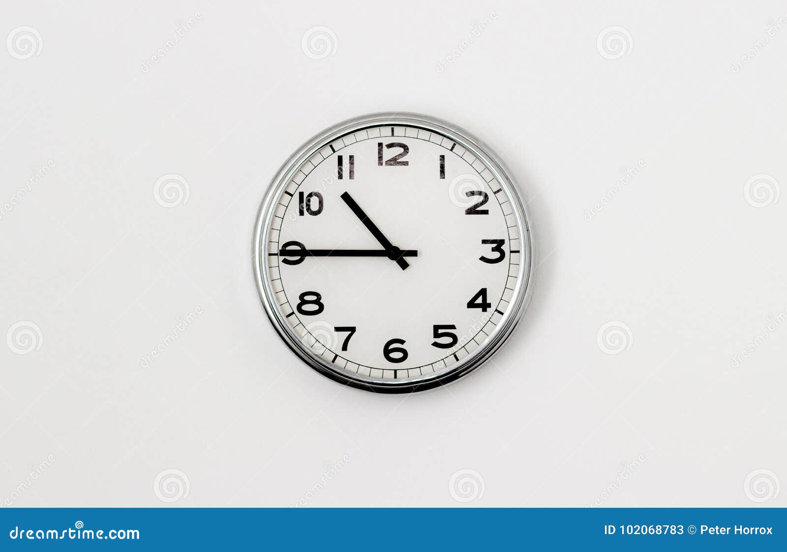 10h45 d'horloge image stock. Image du rond, affichage - 102068783