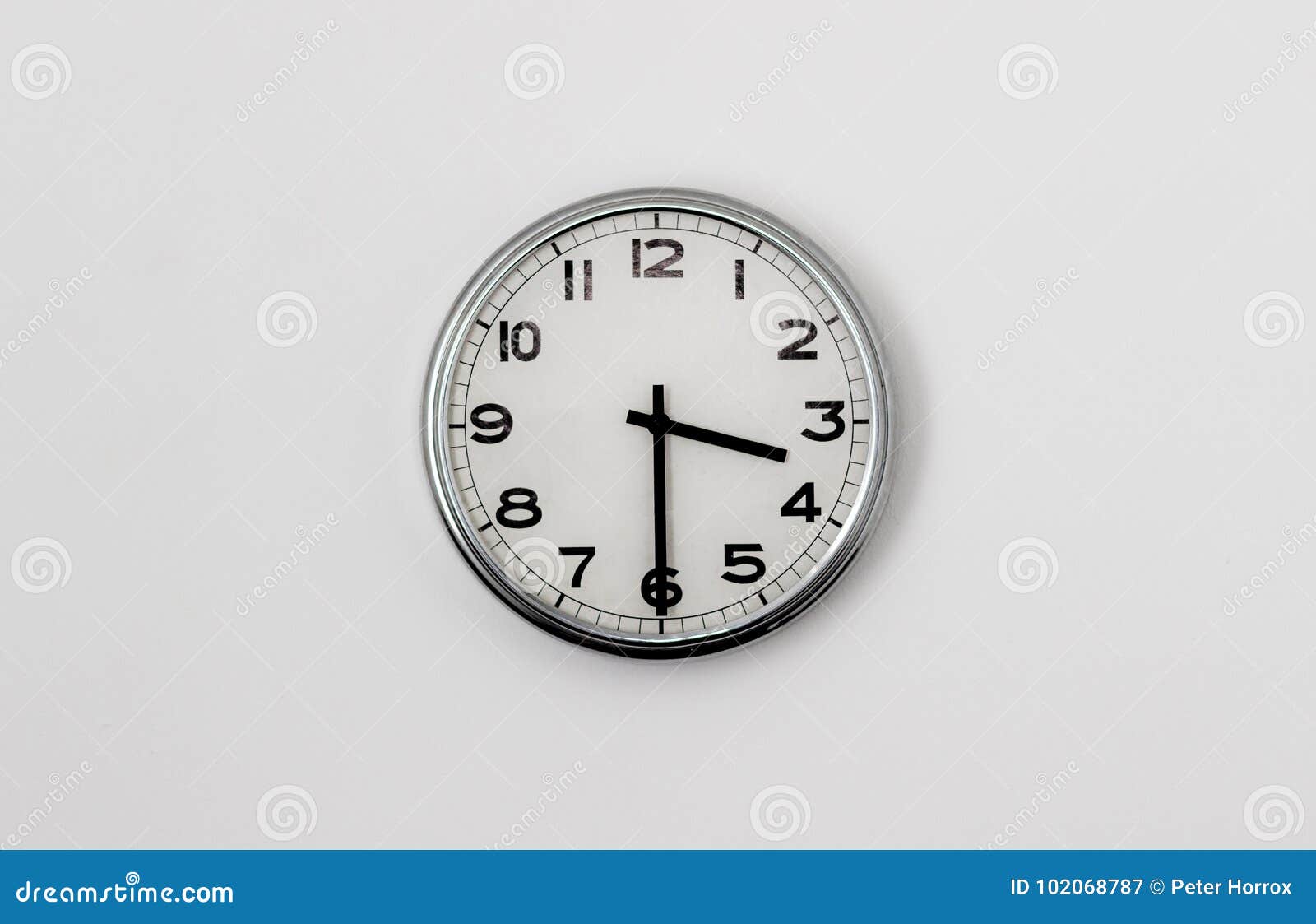 3h30 d'horloge image stock. Image du heure, visage, passé - 102068787