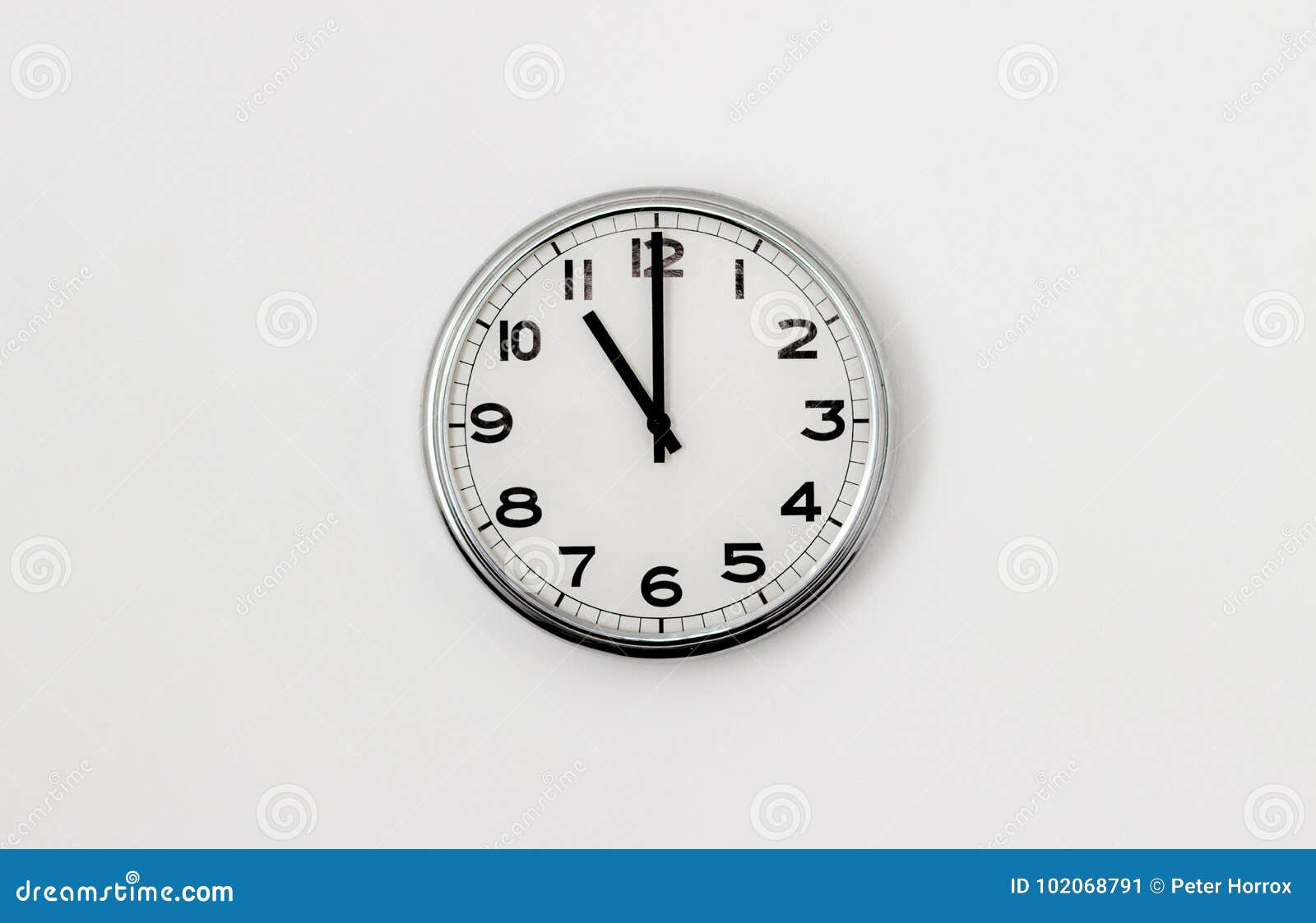 11h00 d'horloge image stock. Image du visage, numéro - 102068791