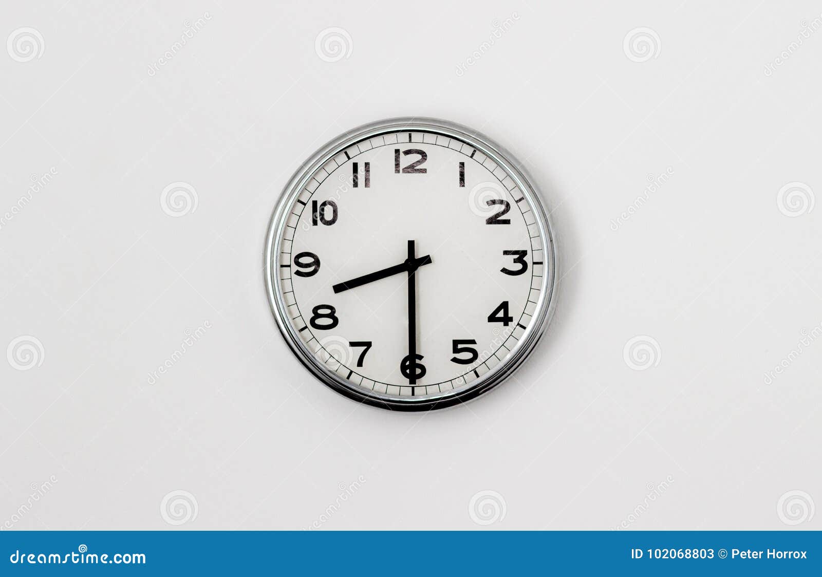 8h30 d'horloge image stock. Image of heure, simple, passé - 102068803