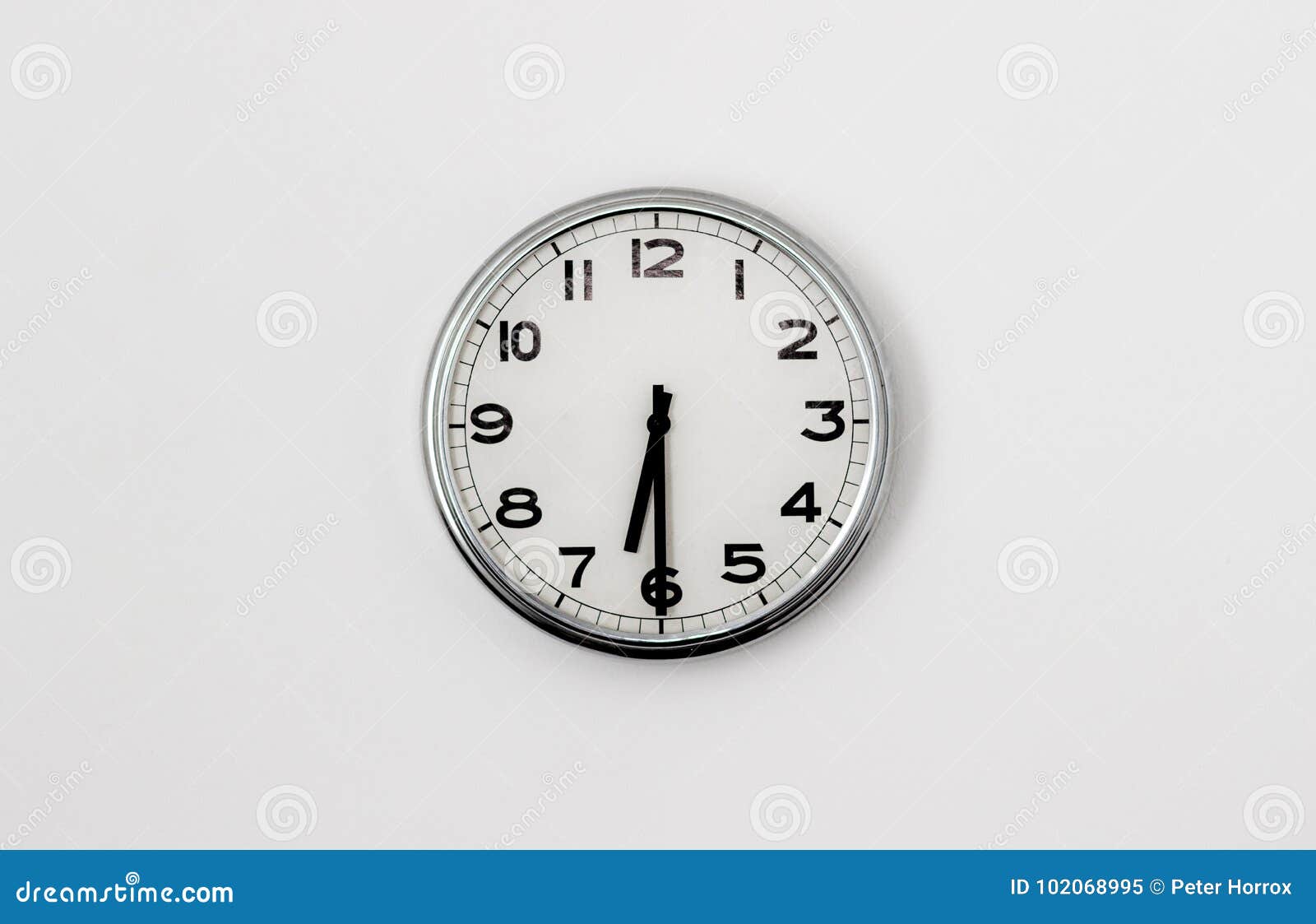 6h30 d'horloge image stock. Image du demi, moderne, conception - 102068995