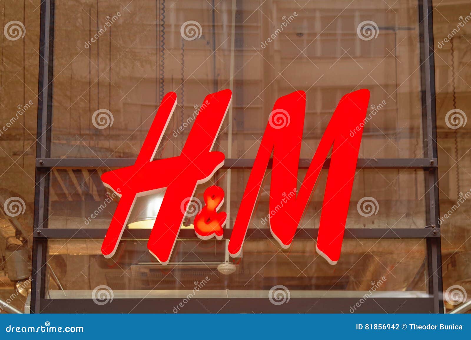 H&M fotografia editorial. Imagem de grupo, fundo, moderno - 81856942