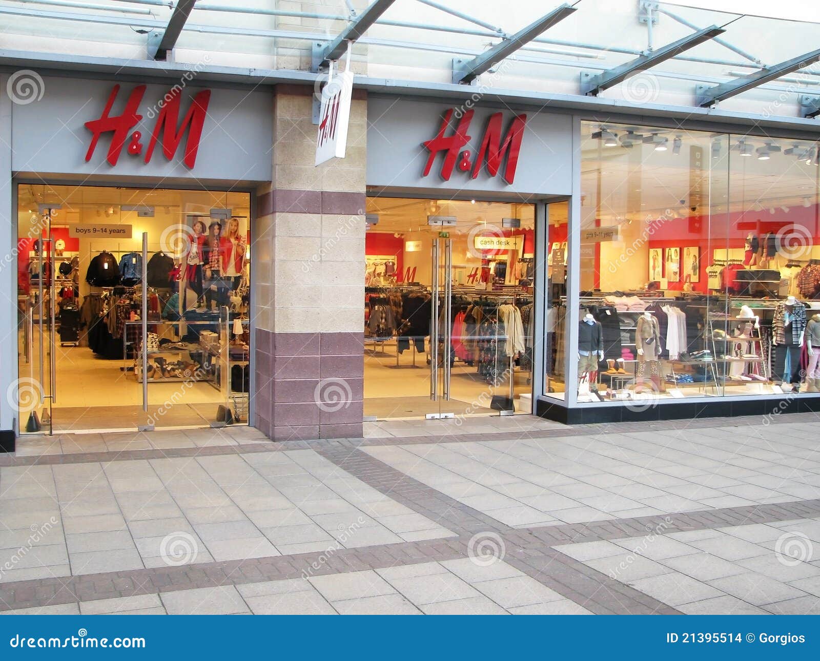 H sklep m obraz stock editorial. Obraz złożonej z ulica - 21395514