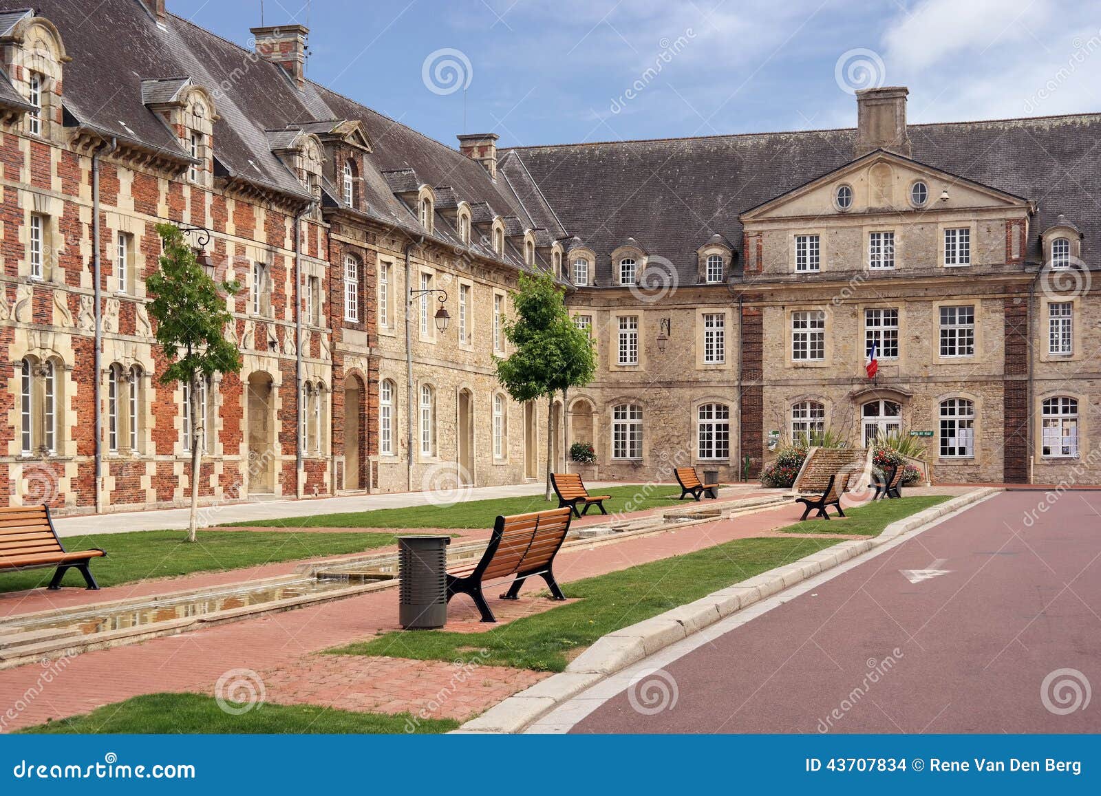 Hôtel de ville de Carentan photo stock. Image du place - 43707834