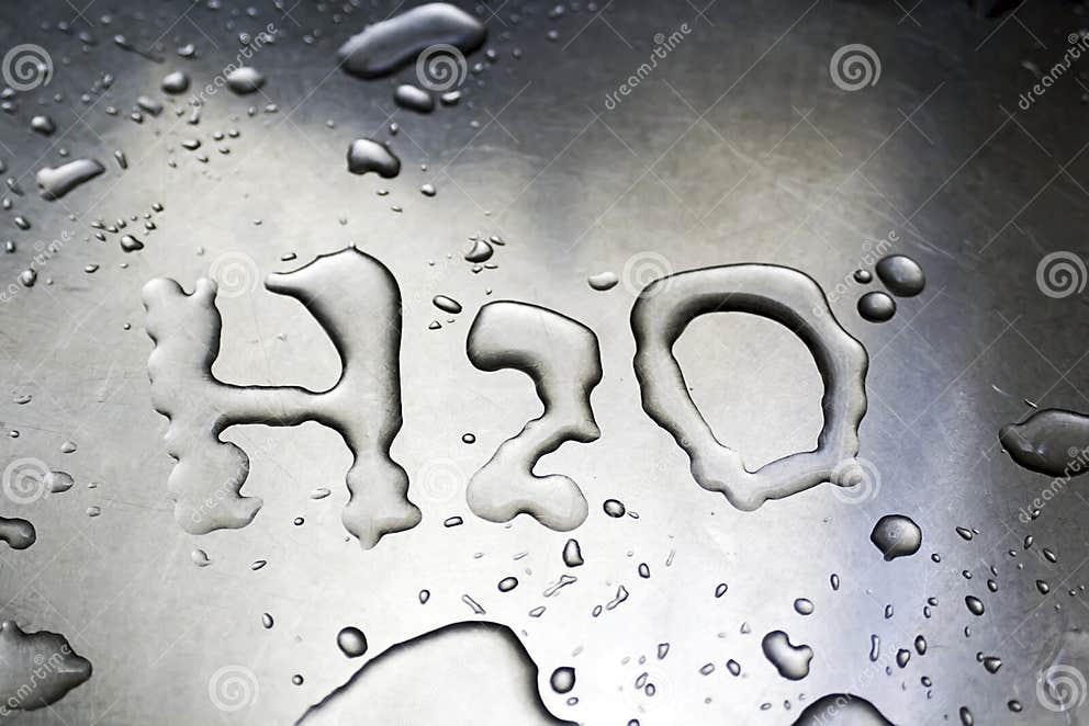 H2O geschrieben mit Wasser stockbild. Bild von nave, chemie - 21745525