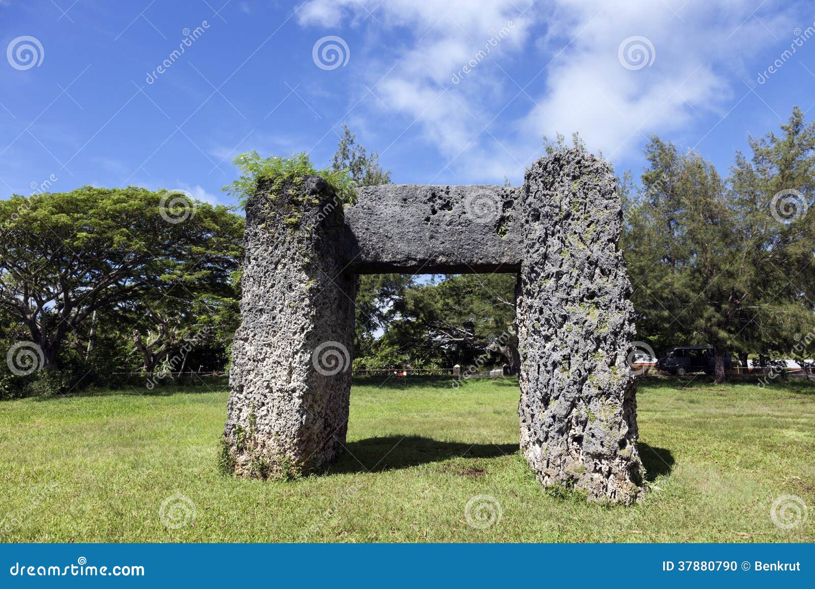 Ha amonga a Maui arch stock photo. Image of grass, ancient - 37880790