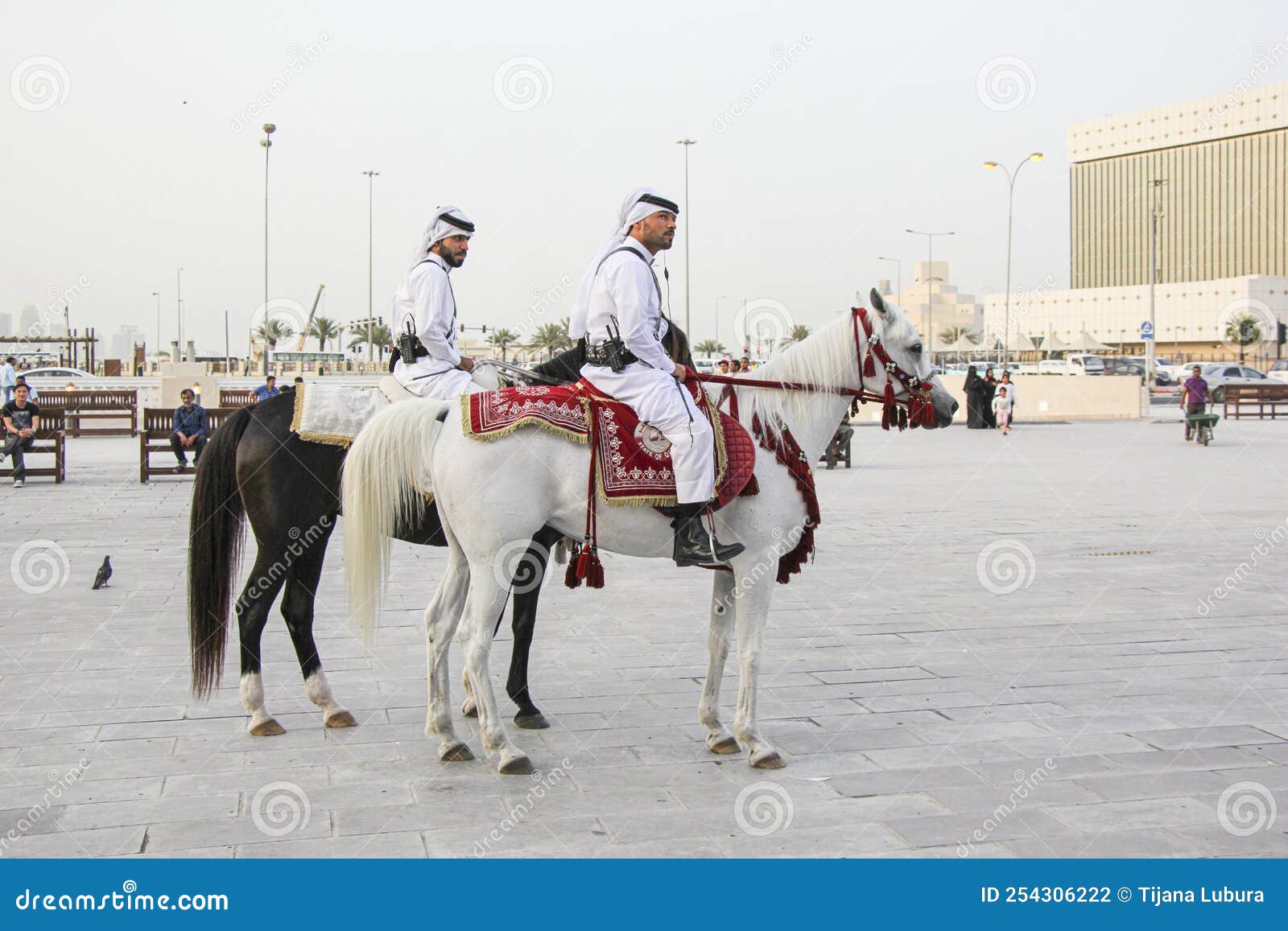 Habitants de doha qatar photographie éditorial. Image du local - 254306222