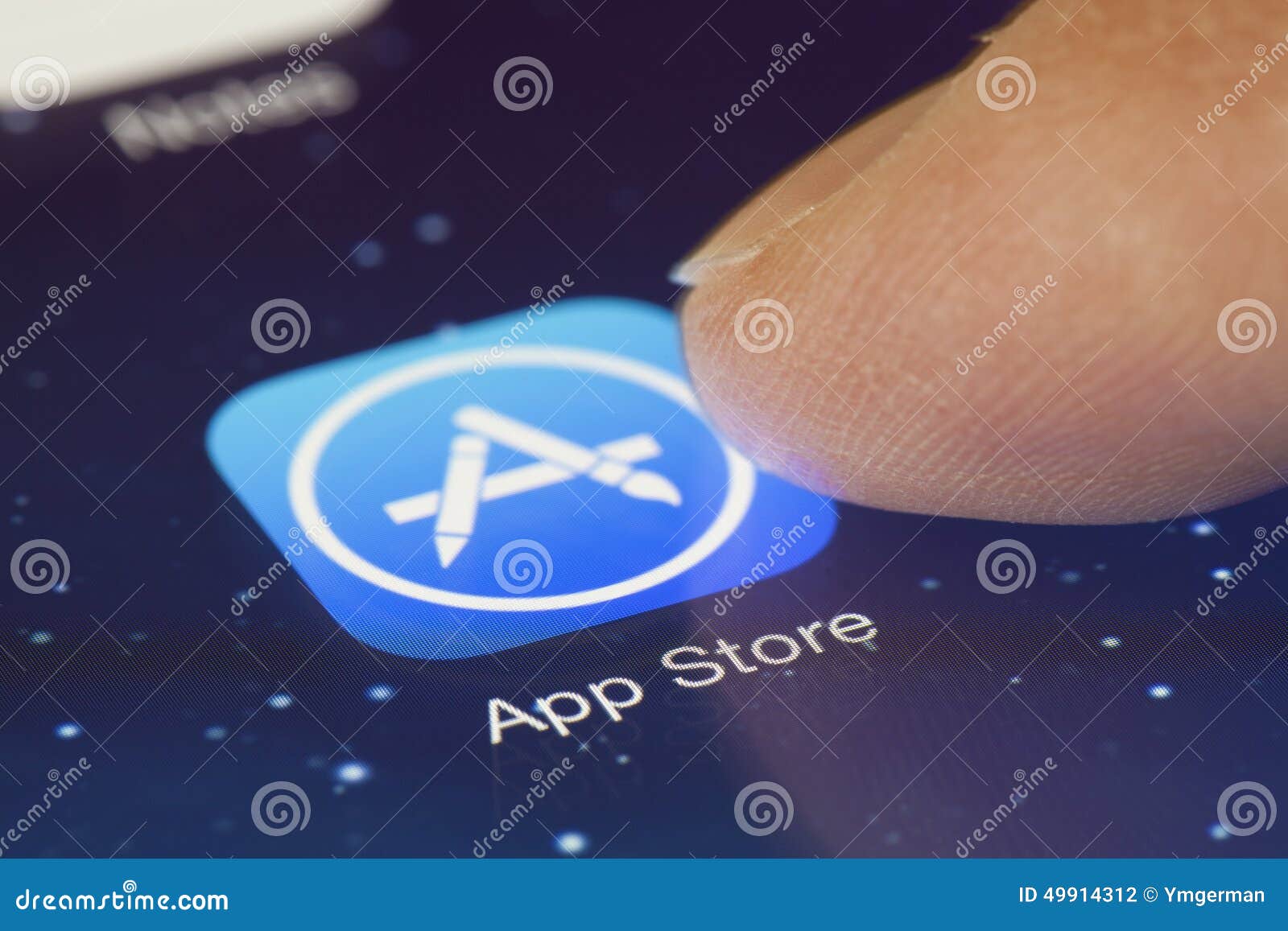 Hacer Clic El Icono De App Store En Un IPad Fotografía editorial ...