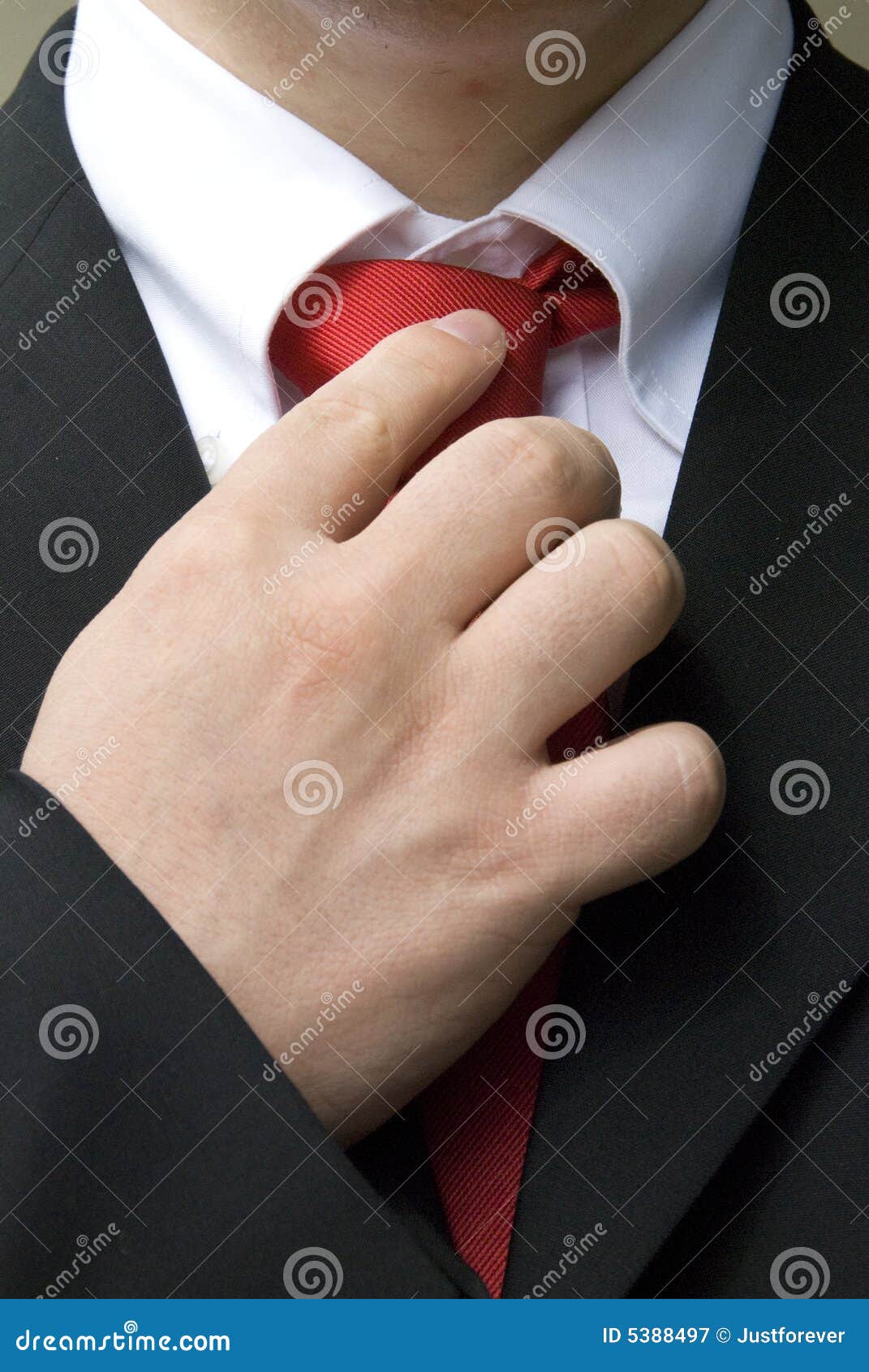 Hacer un lazo imagen de archivo. Imagen de dedos, chaqueta - 5388497