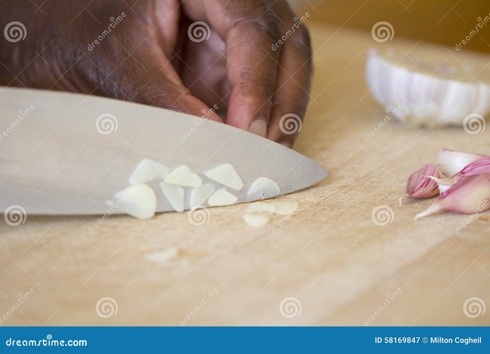 Hachage de l'ail image stock. Image du panneau, clove - 58169847