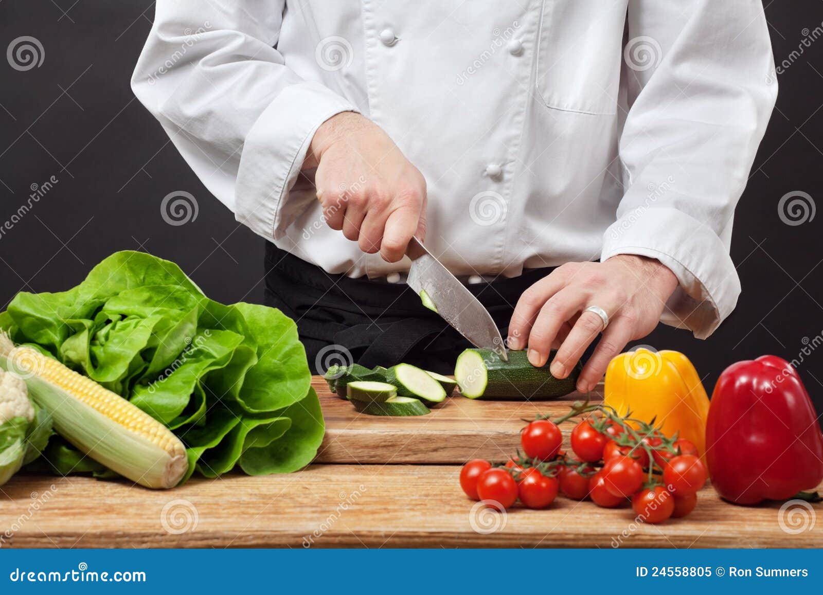 Hacken des Gemüses stockbild. Bild von gemüse, nahrung - 24558805