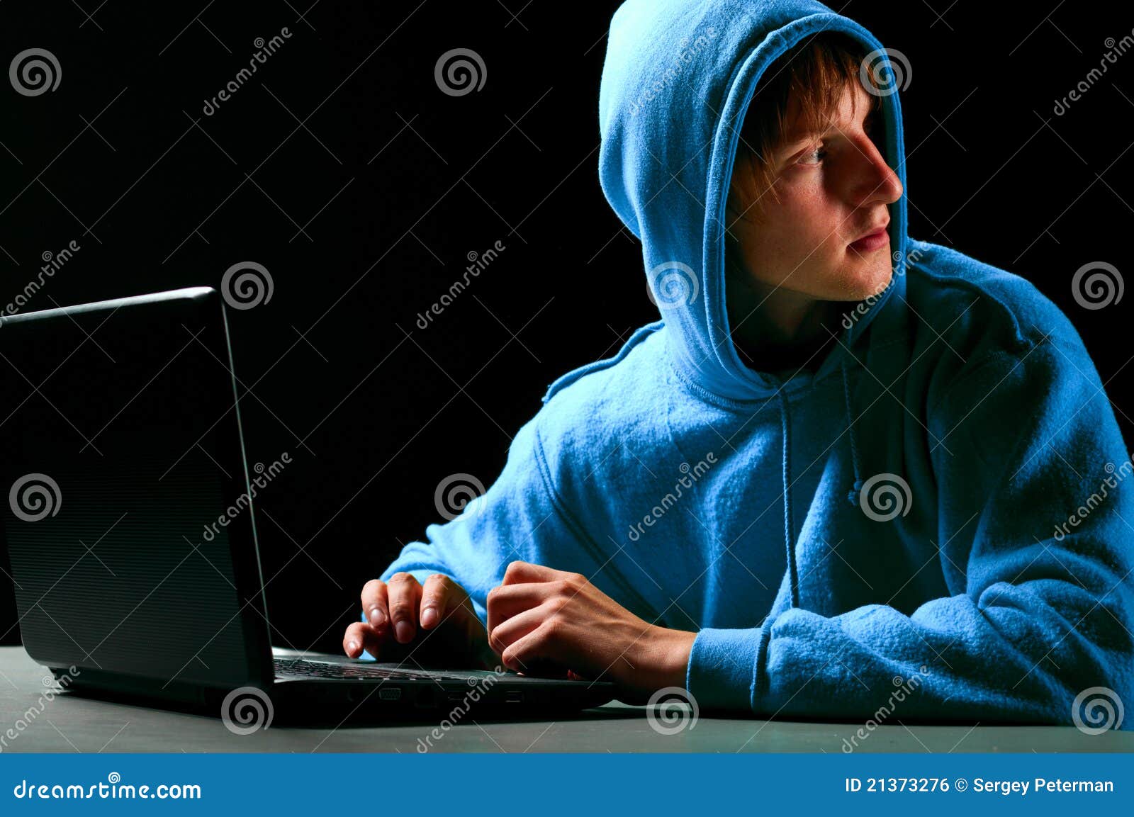 Hacker stockfoto. Bild von vorsichtig, blau, kaukasisch - 21373276