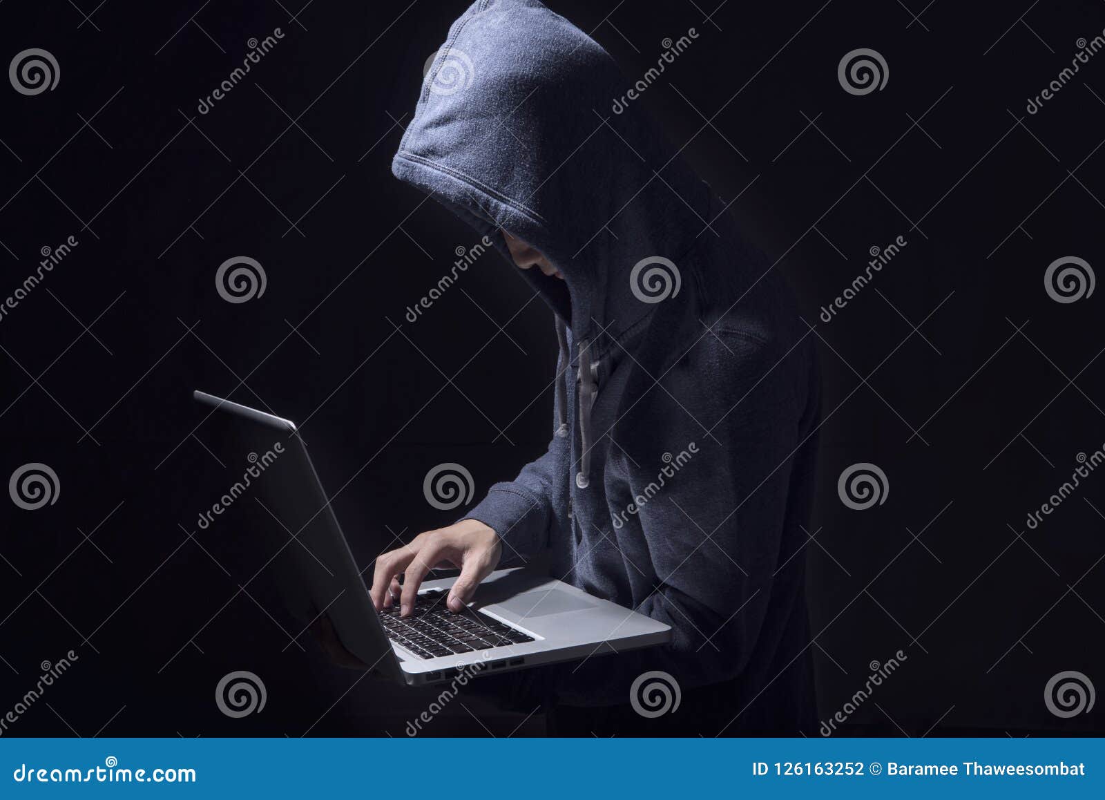 Hacker in Darkness the Access To Steal Information and Infect Stock ...